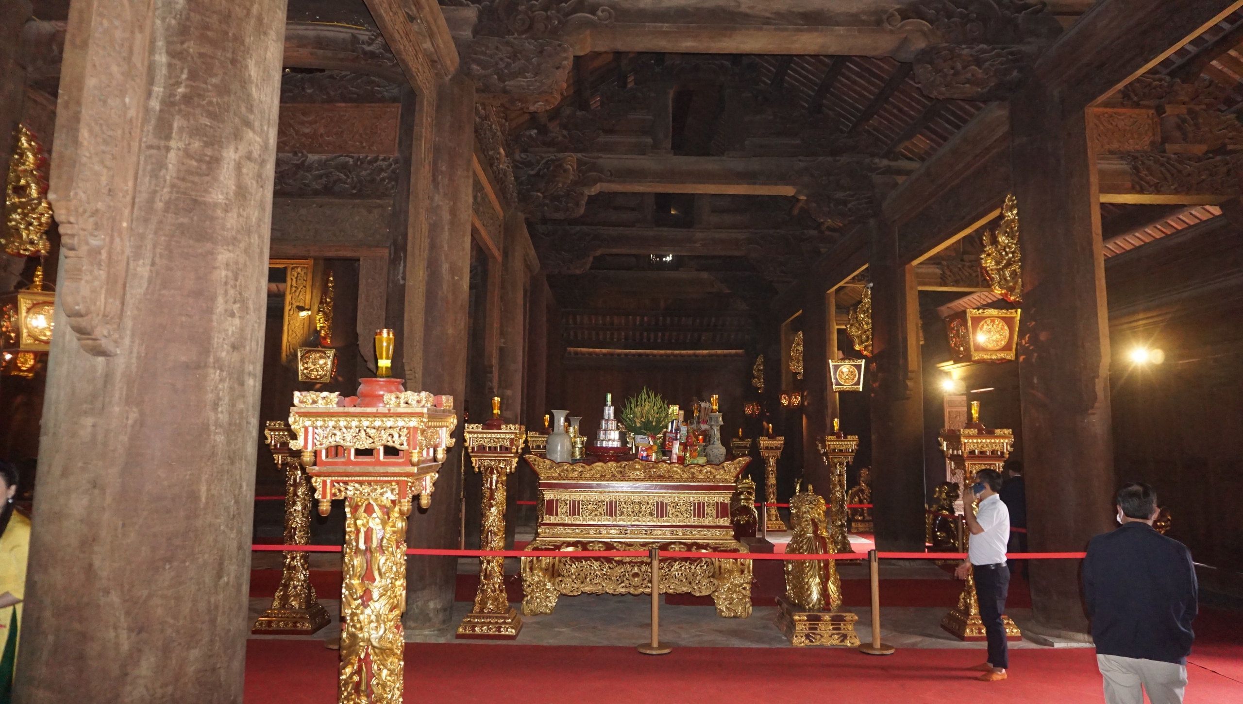 Lam Kinh tarihi ören yerinde görevli rehber, Tay Son ordusu hakkında ...