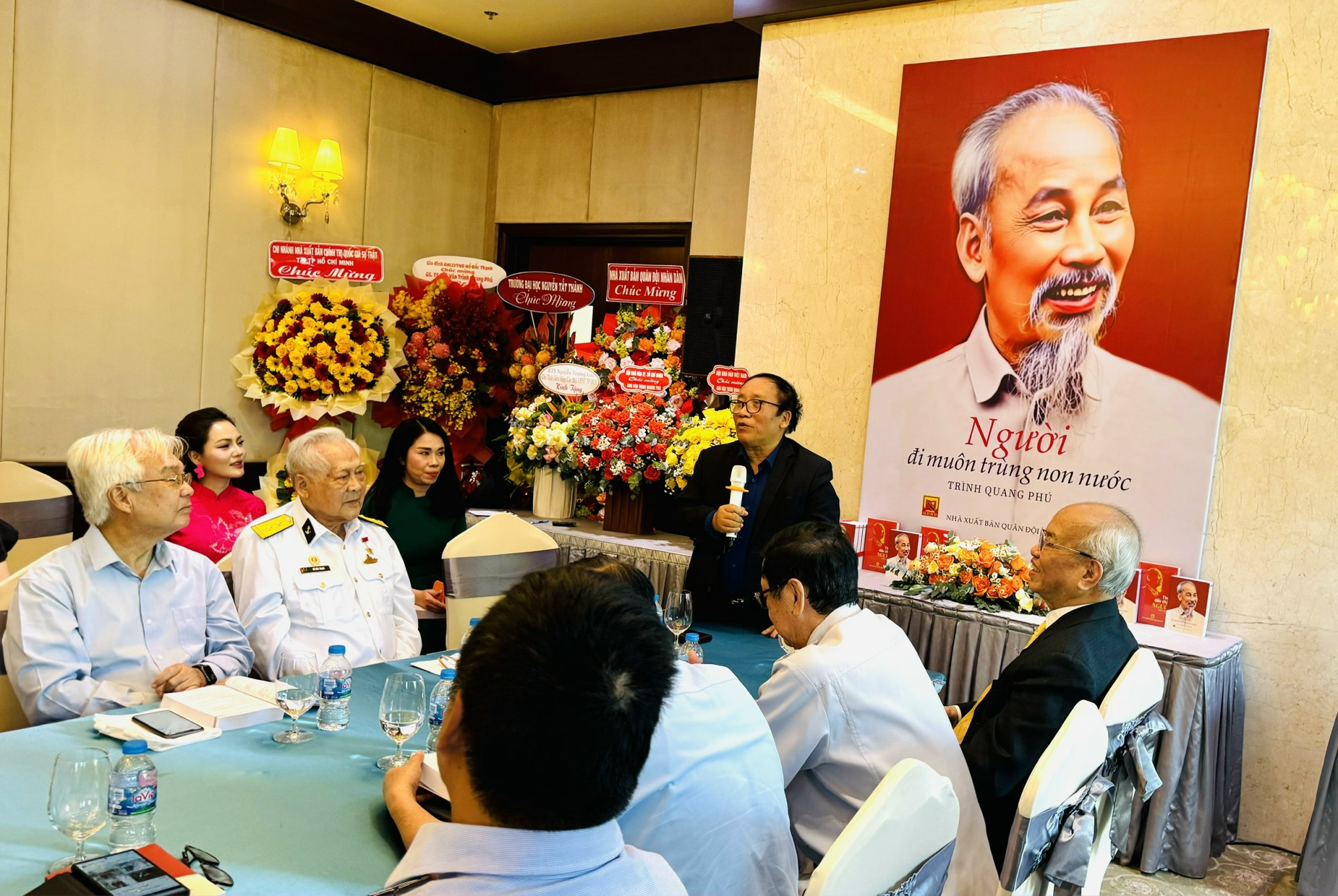 Dichter Tran Dang Khoa: "Schrijven over oom Ho is erg moeilijk, maar ...