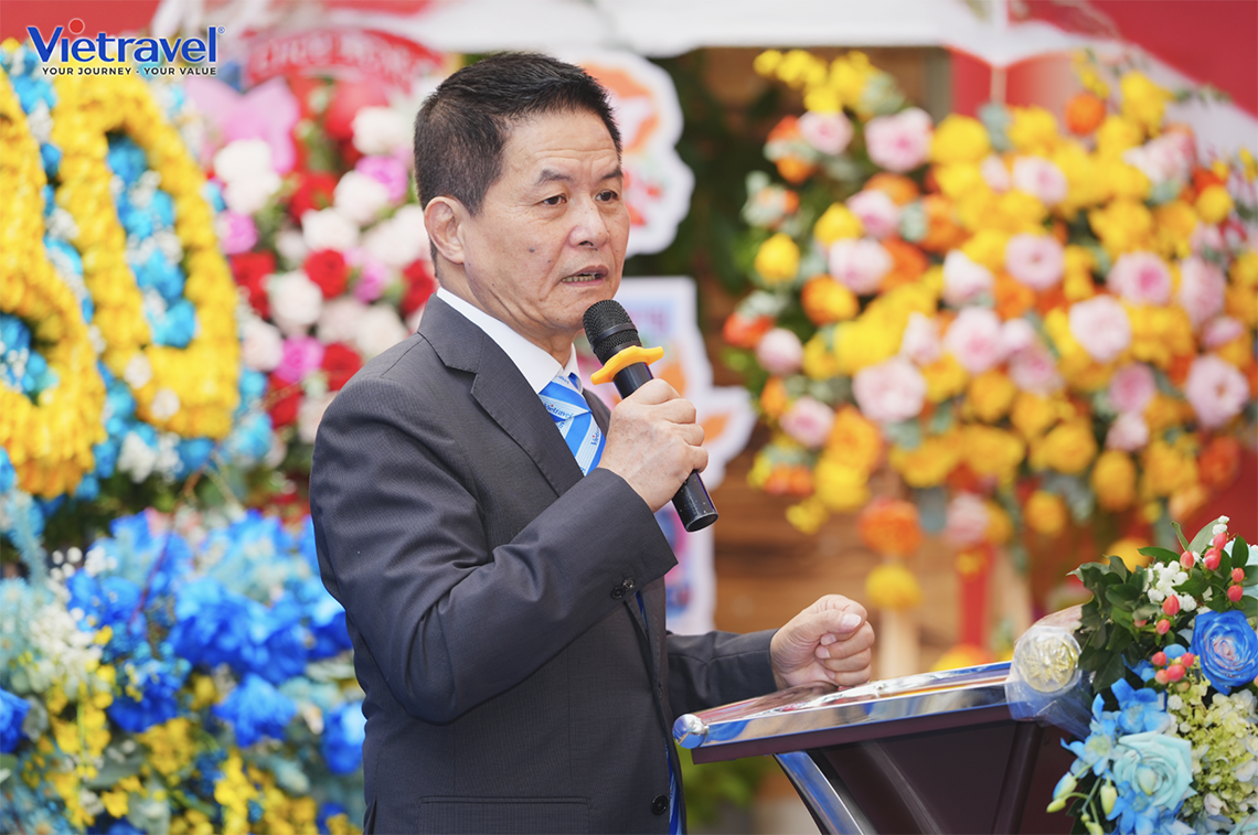 The message behind the 'offset sun' symbol on the Vietravel logo: A ...