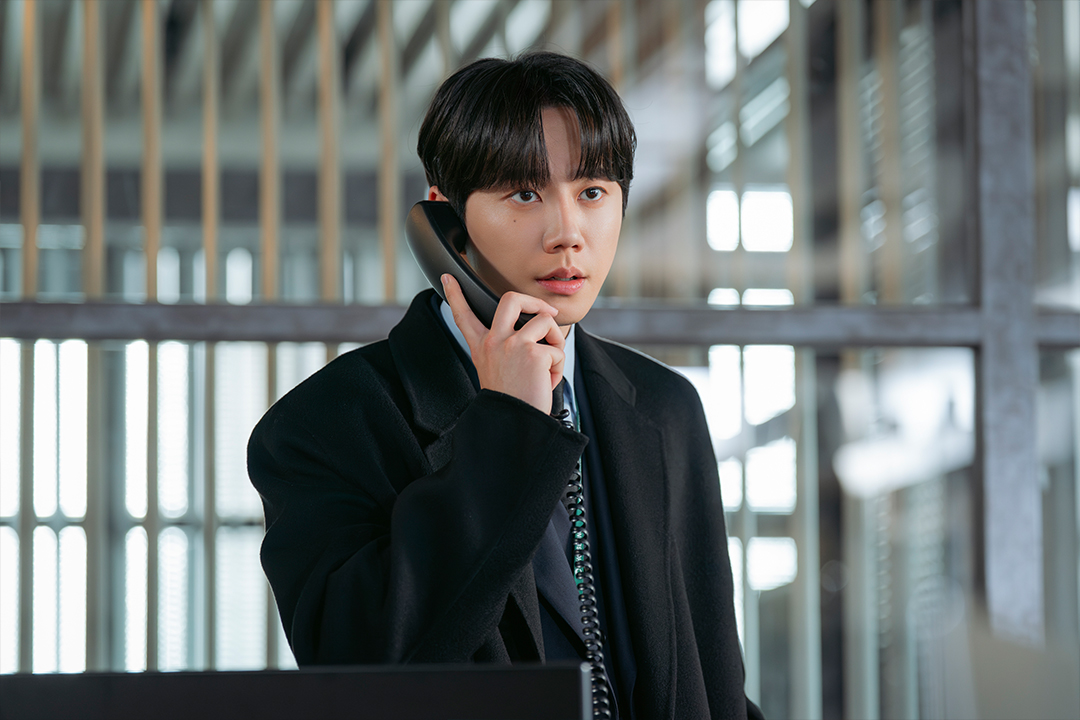 Lee Jun Young: Từ idol bị chê đến diễn viên phim giờ vàng