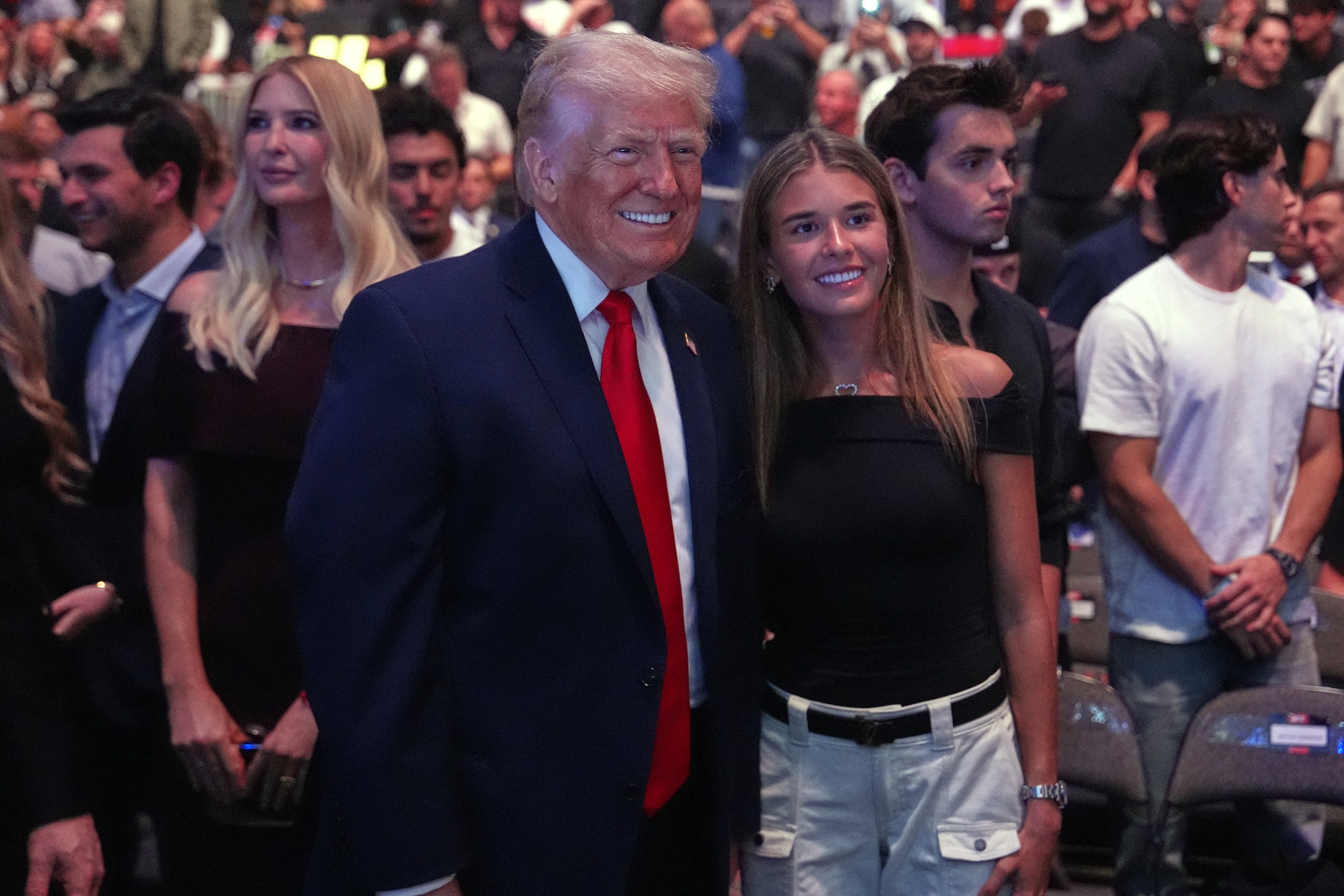 Cháu nội tiết lộ mối quan hệ với ông Donald Trump
