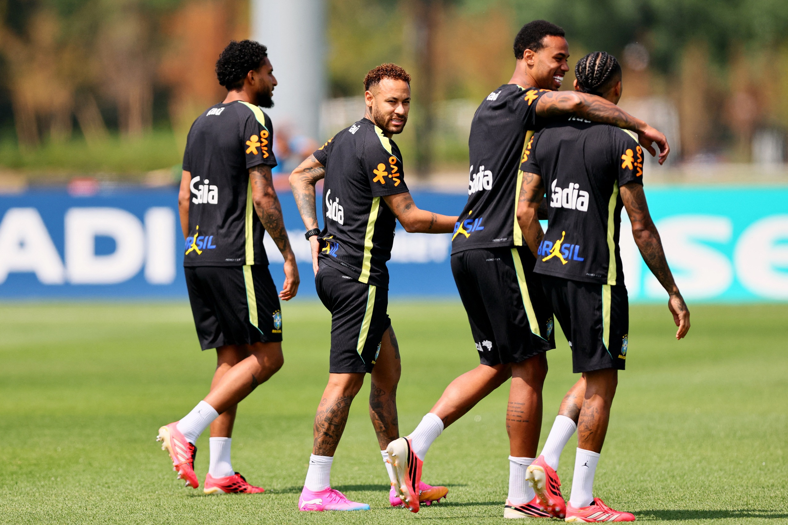 Phản ứng của Neymar sau khi bị HLV Ancelotti ‘mời khỏi buổi tập’