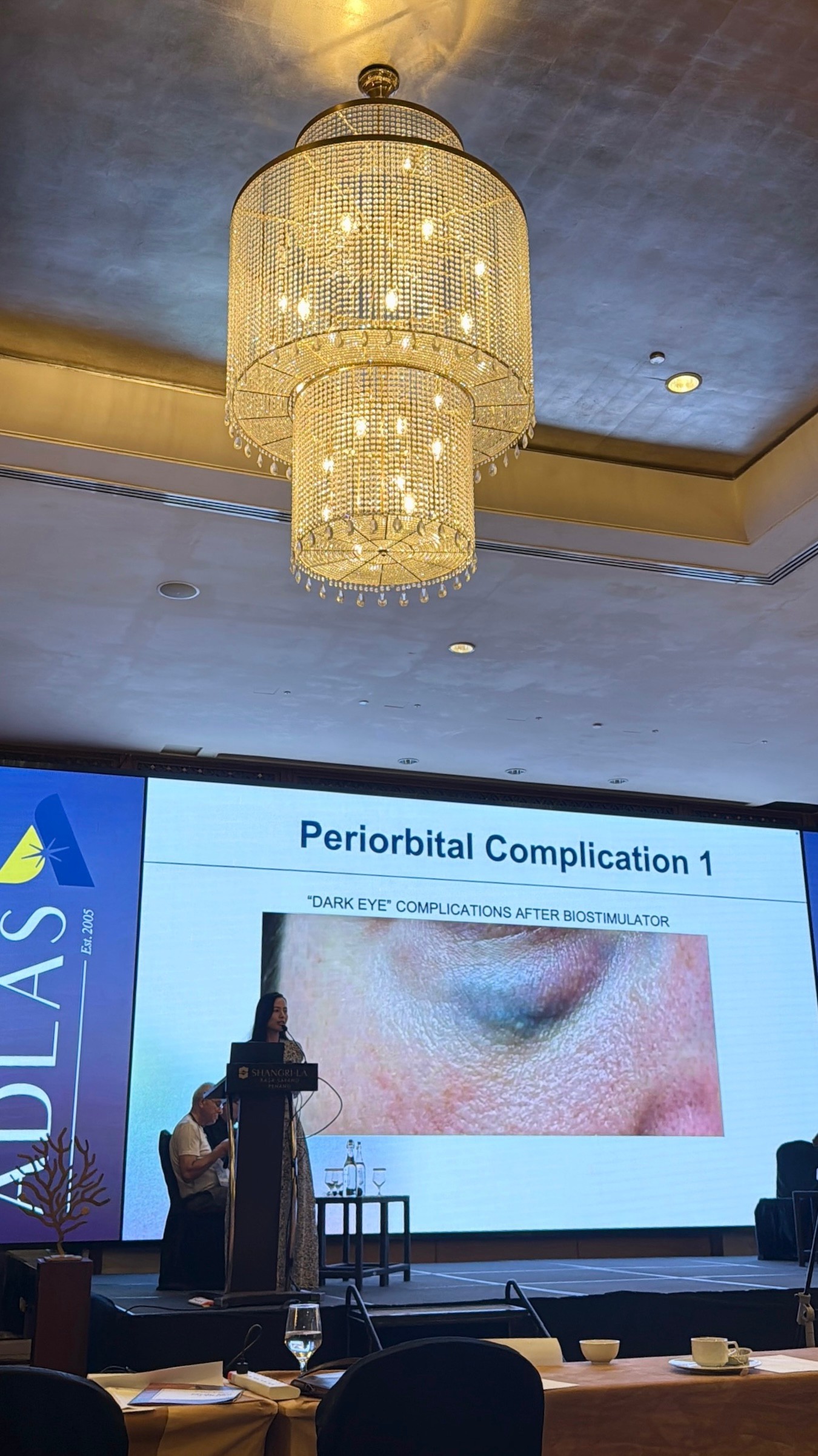 Hai bác sĩ chia sẻ chuyên môn tại Hội nghị Da liễu - Thẩm mỹ châu Á