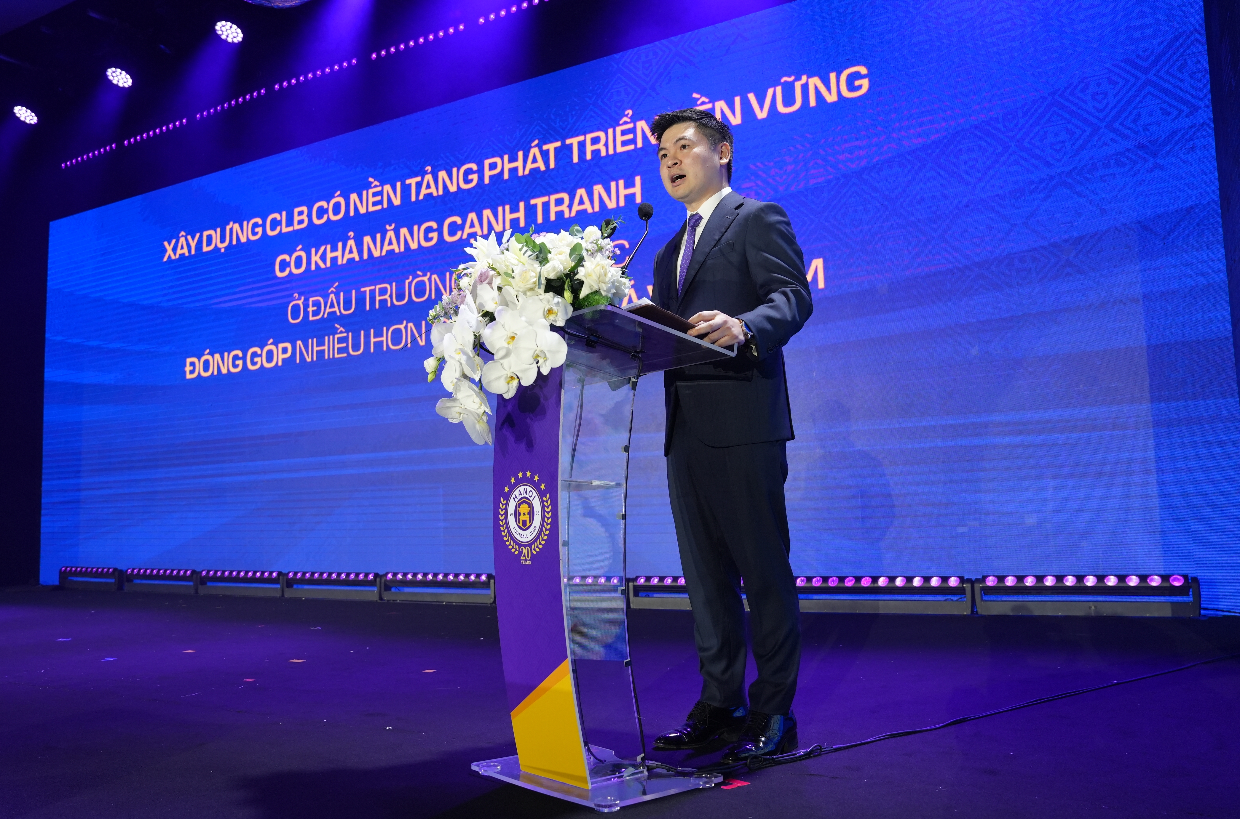 CLB Hà Nội kỷ niệm 20 năm thành lập, đón nhận Huân chương Lao động hạng nhì