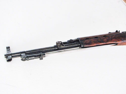 Vứt súng CKC vào nhà bí thư chi bộ