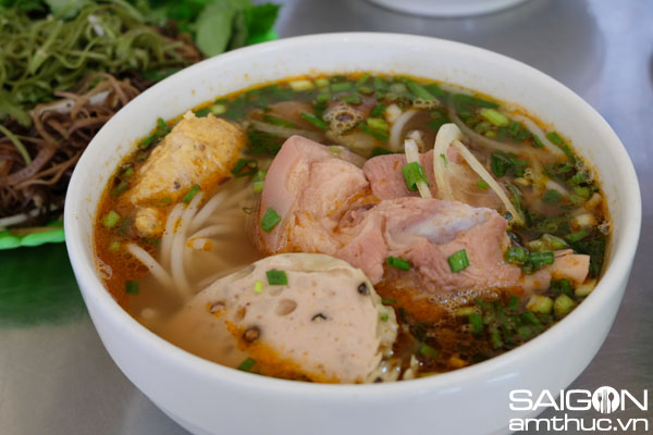 Tìm ăn bún bò 'chính hiệu' ở Sài Gòn