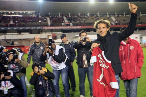 Lộ diện bồ mới của Diego Forlan