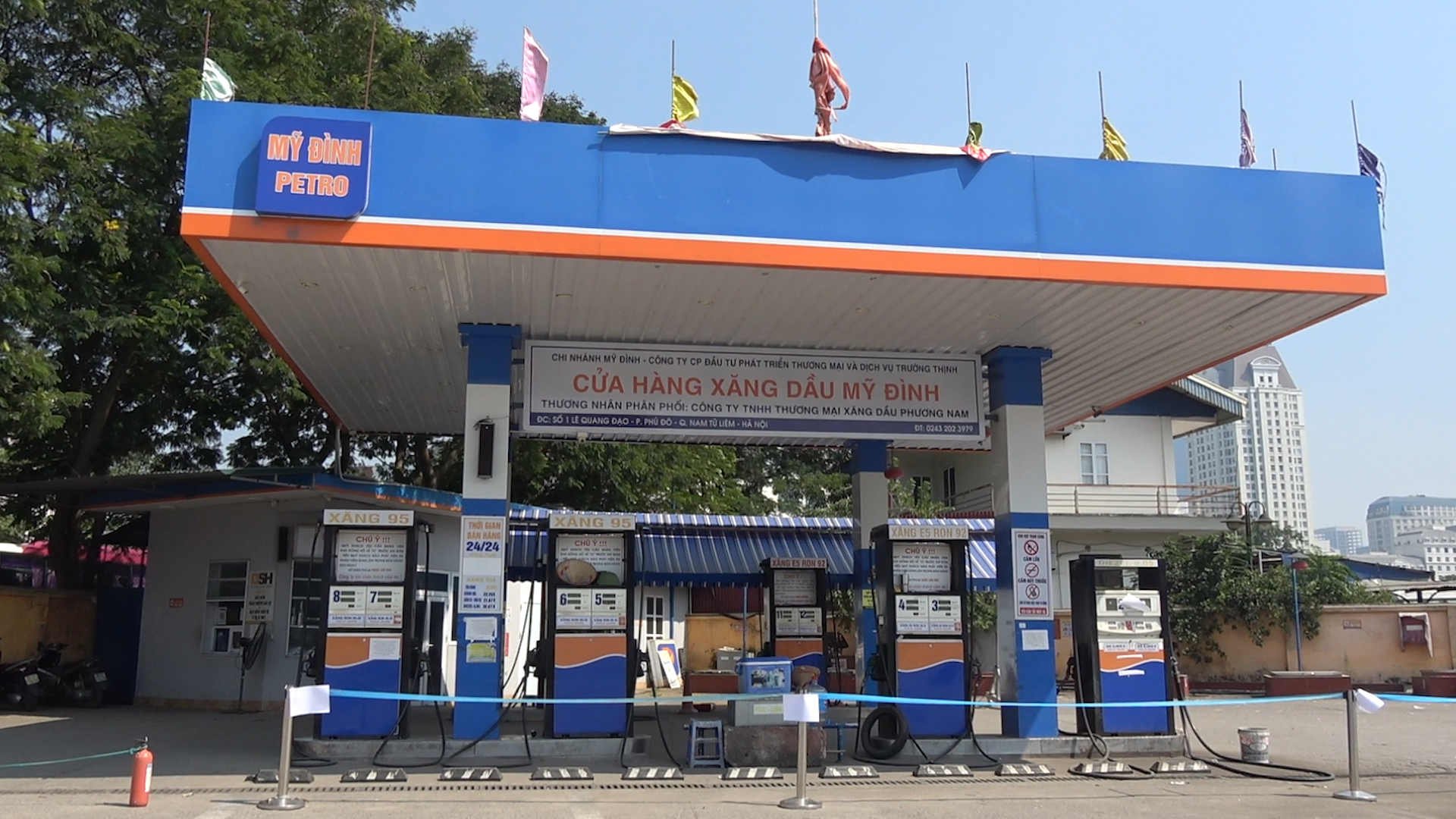 Trải nghiệm một lần đổ xăng khốn khổ ở Hà Nội những ngày 'khát xăng'