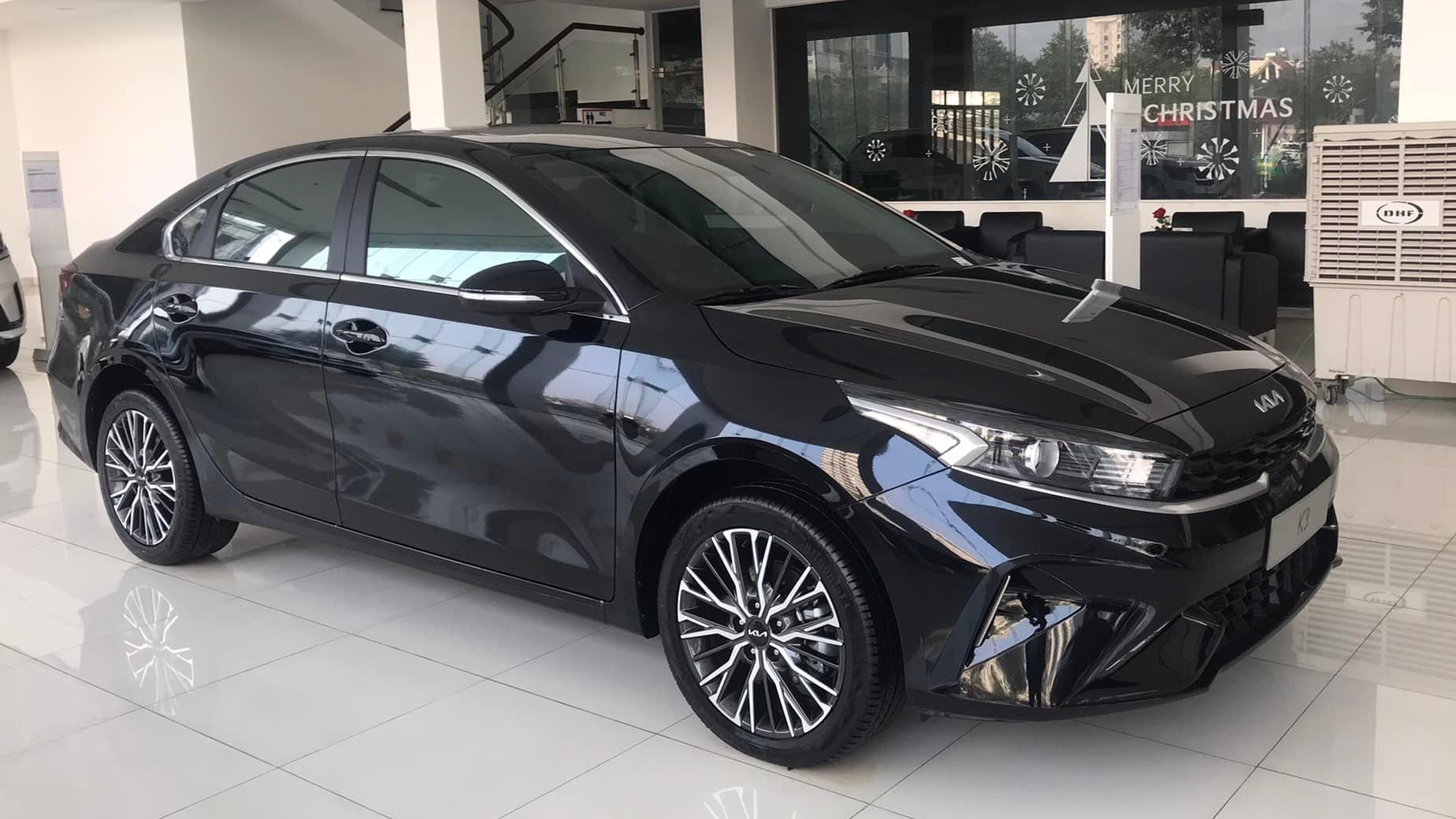 Tăng giá, KIA K3 vẫn hút khách nhất phân khúc sedan hạng C