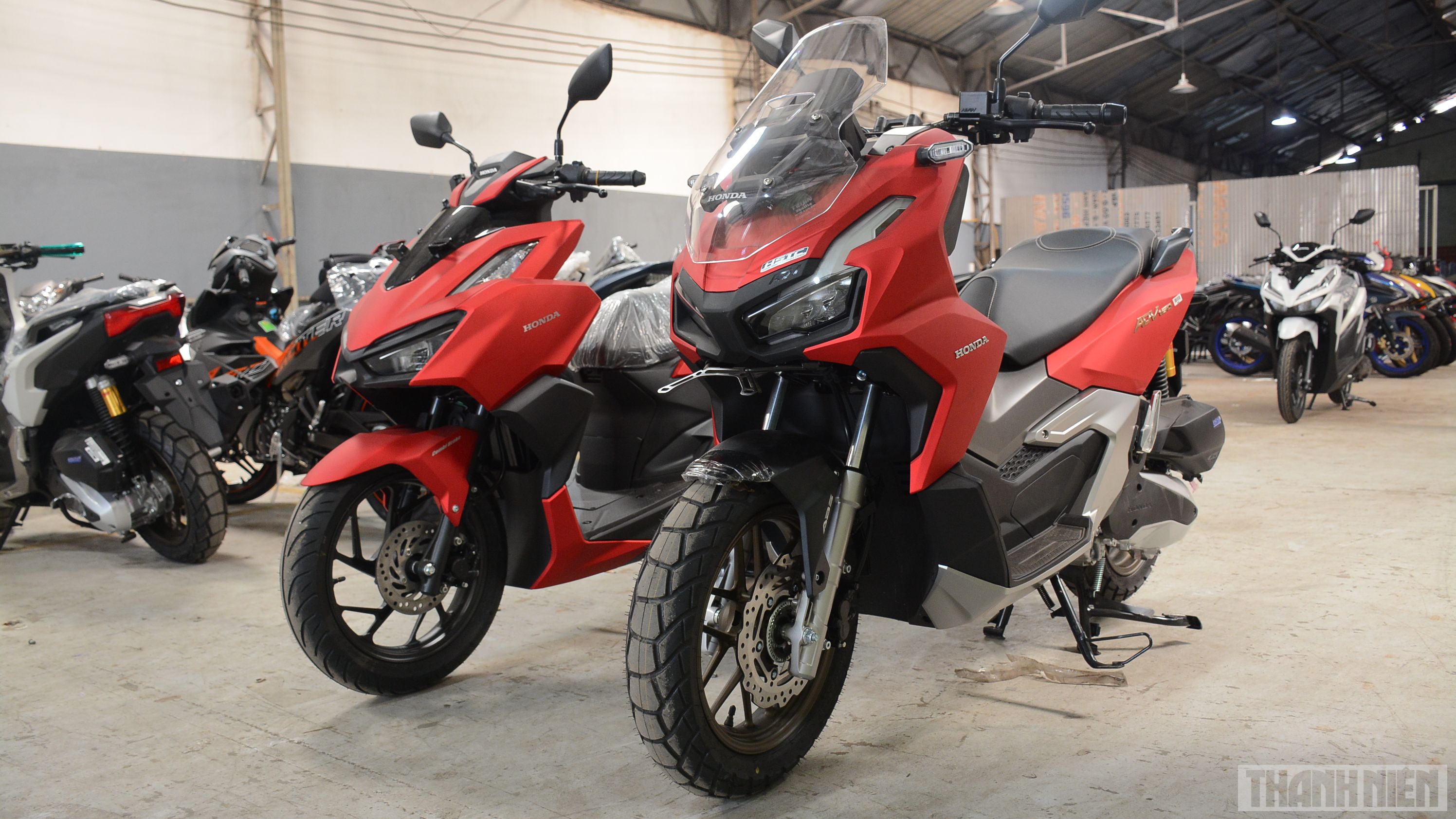 Xe tay ga nhập khẩu: Honda ADV 160 vừa về Việt Nam có gì khác Vario 160?