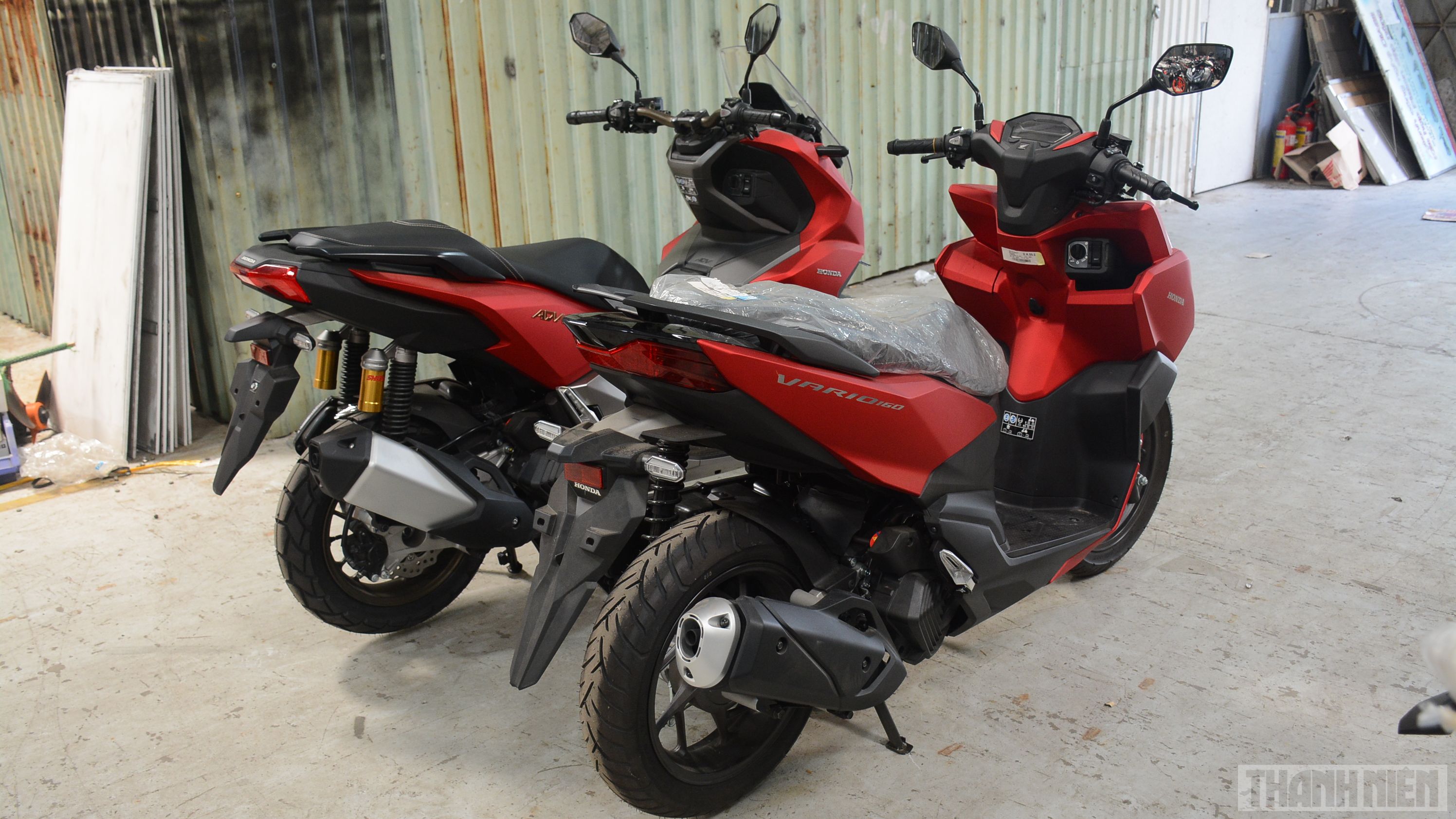 Xe tay ga nhập khẩu: Honda ADV 160 vừa về Việt Nam có gì khác Vario 160?