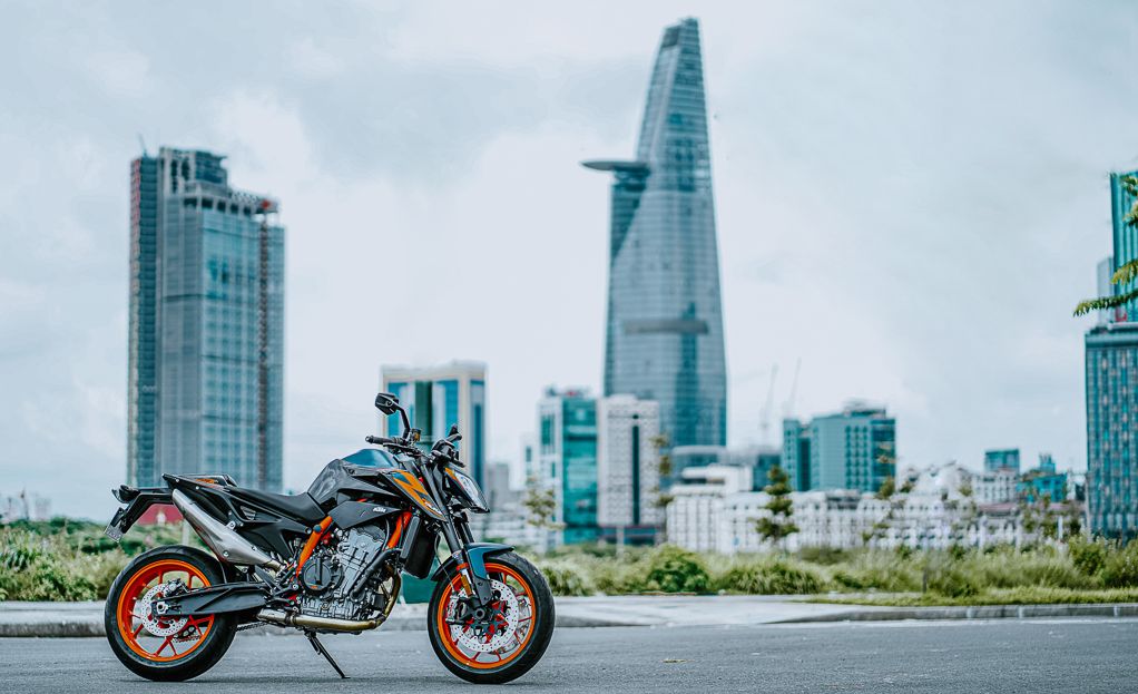 ‘Chiến mã’ KTM 890 Duke R 2022 đầu tiên về Việt Nam, giá 519 triệu đồng