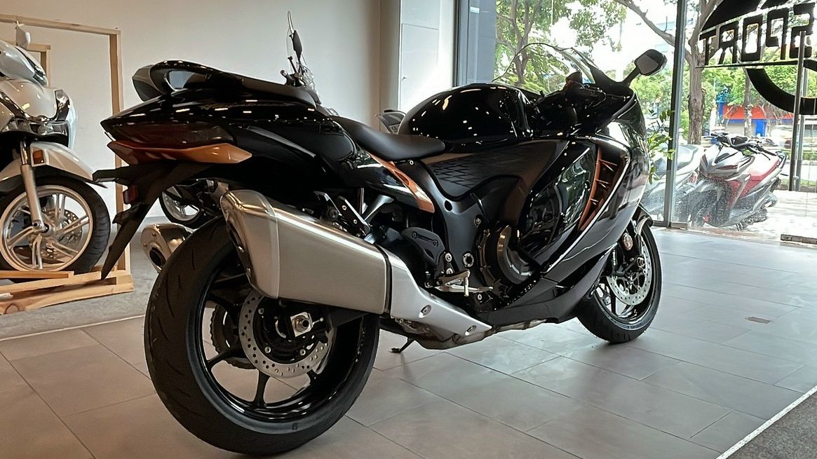 'Thần gió' Suzuki Hayabusa 2022 đầu tiên về Việt Nam