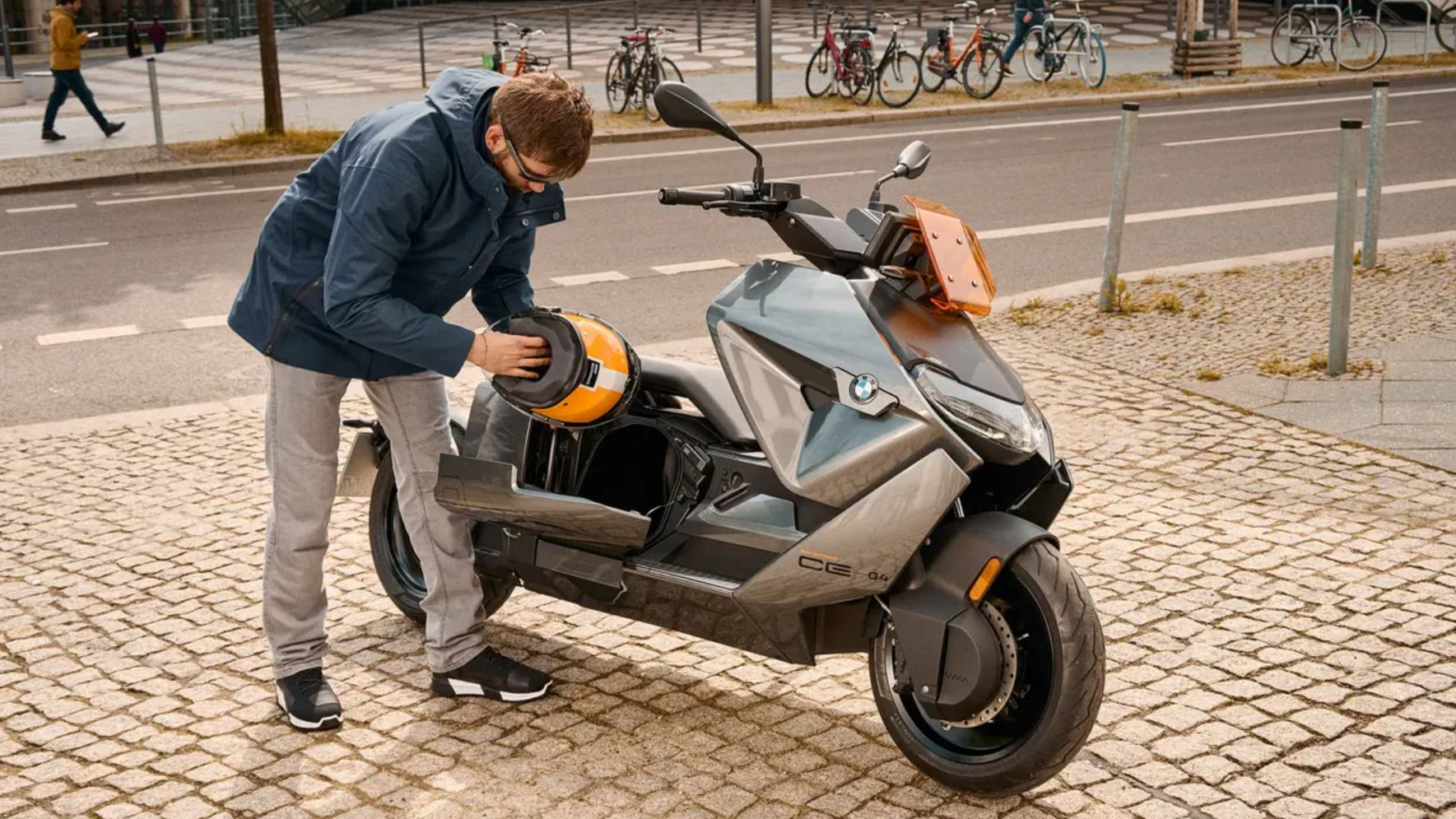 BMW CE04 di chuyển 130 km sau mỗi lần sạc đầy, chờ ngày về Việt Nam