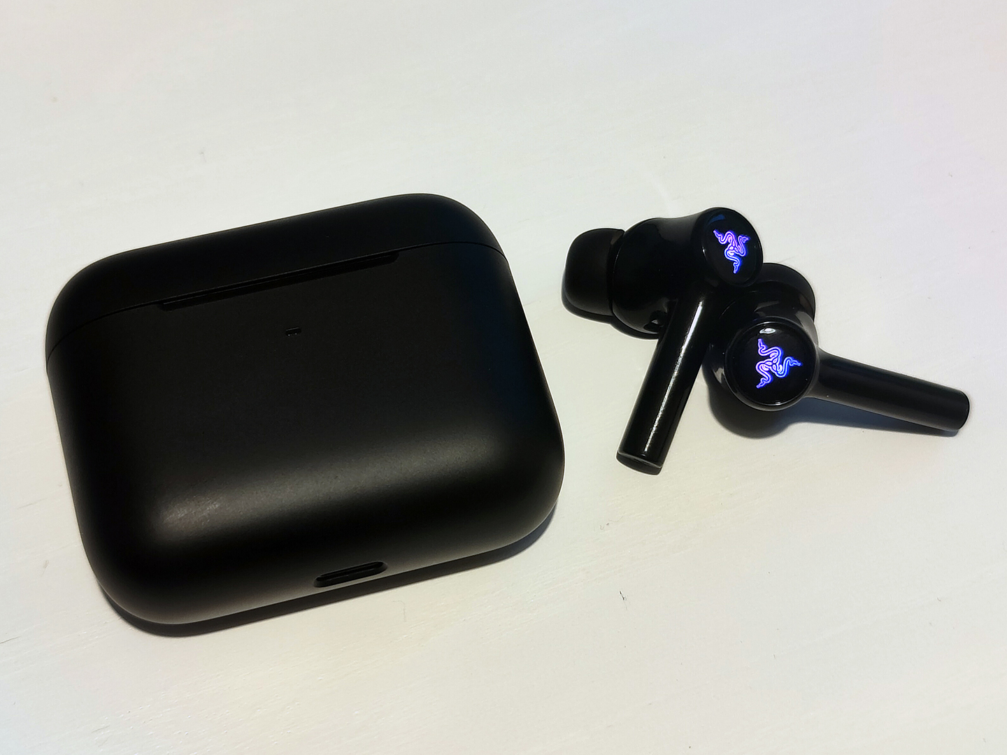 Razer Hammerhead TWS 2021 – Đem RGB lên tai nghe game di động