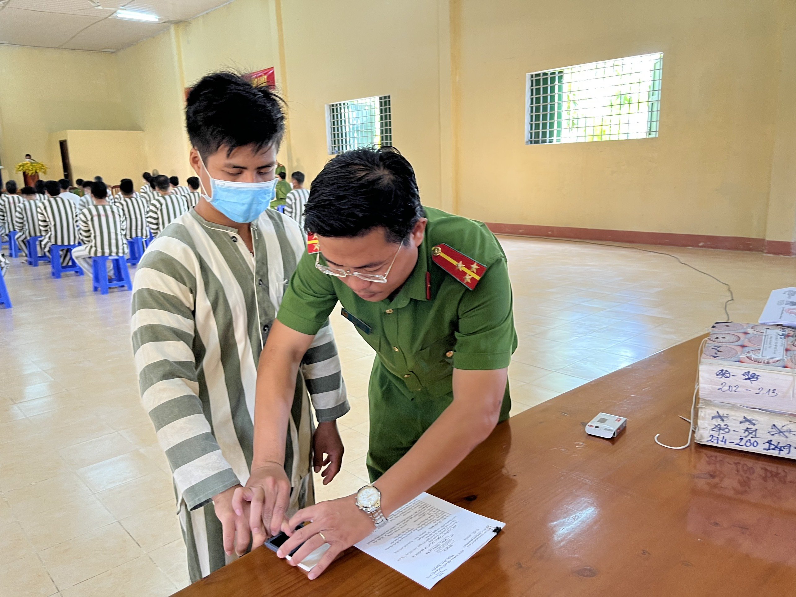TP.HCM: Cấp CCCD gắn chip cho phạm nhân được đặc xá tại Trại tạm giam ...