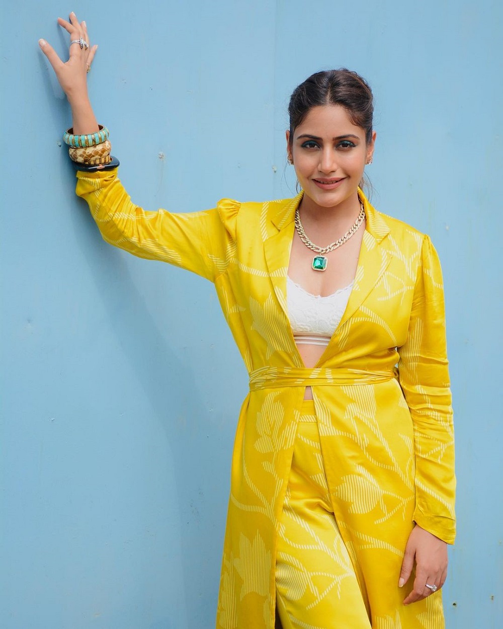 Mỹ nhân tài năng Bollywood - Surbhi Chandna nổi tiếng hơn nhờ đóng phim ...