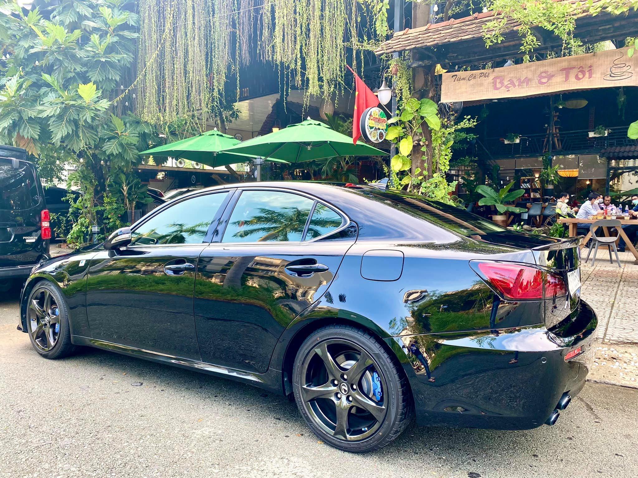 Lexus IS350 gần 15 năm tuổi, cả Việt Nam chỉ có vài chiếc