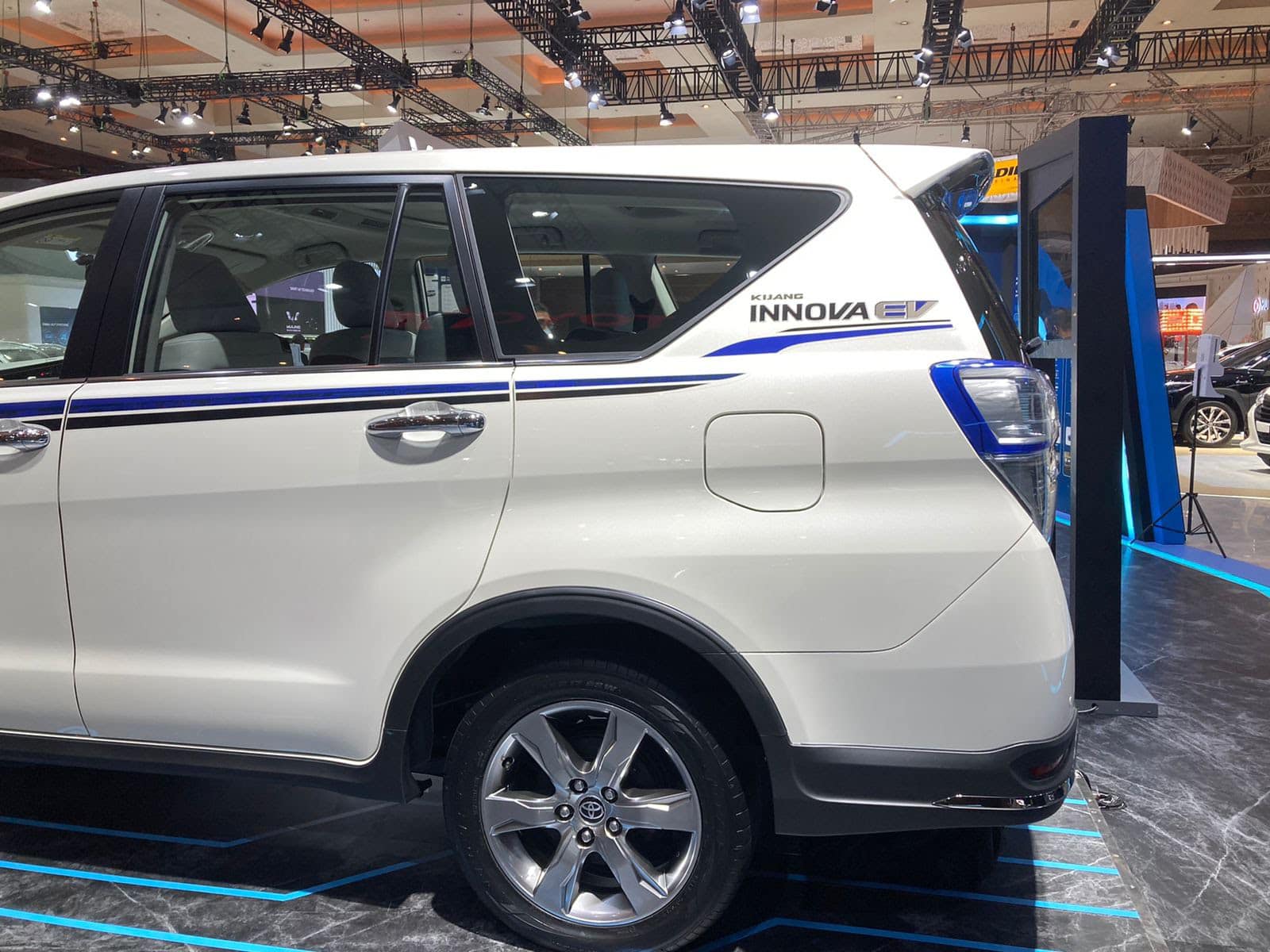 Lộ diện Toyota Innova phiên bản chạy điện