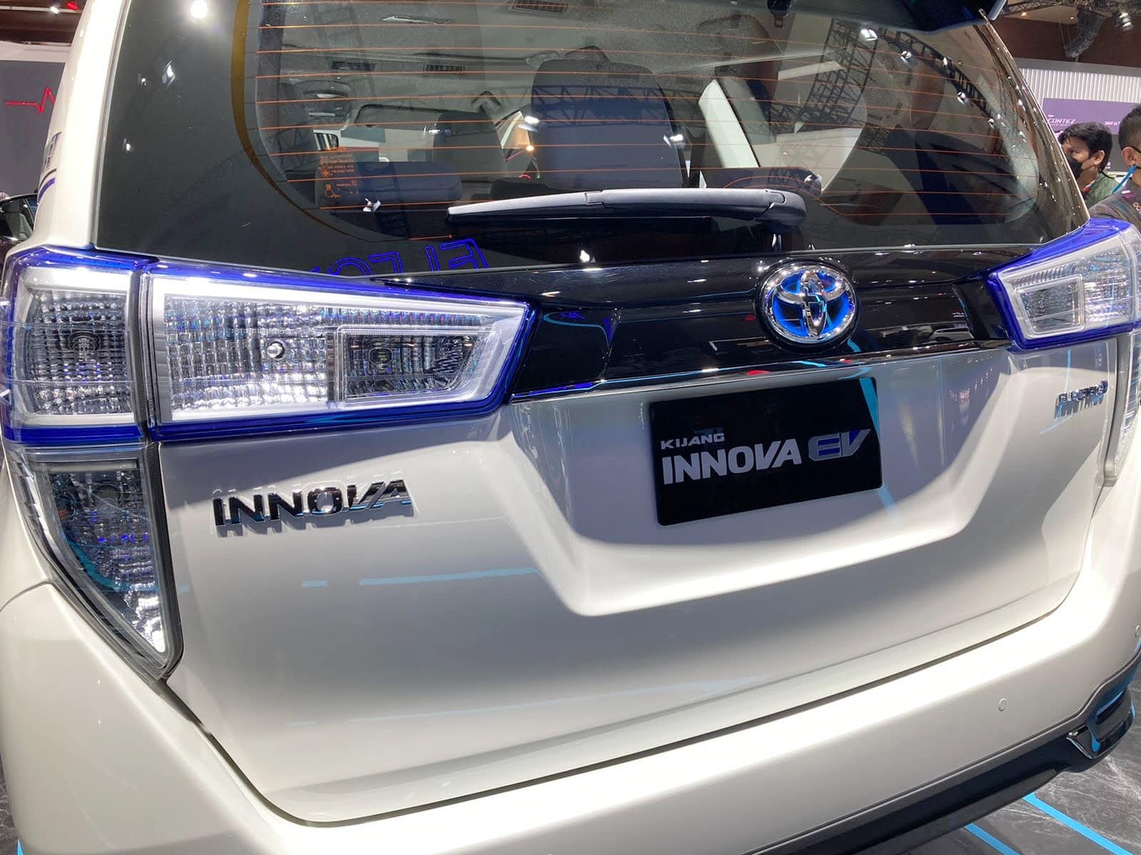 Lộ diện Toyota Innova phiên bản chạy điện