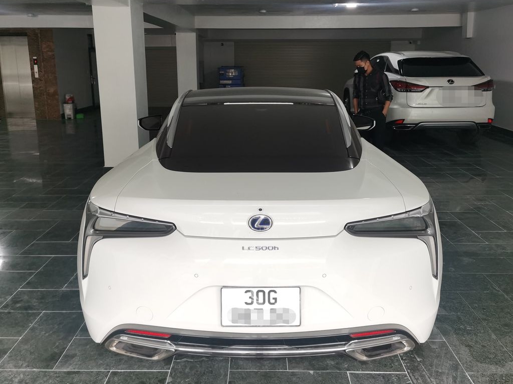 Lexus LC500h độc nhất Việt Nam rao giá 7 tỉ đồng
