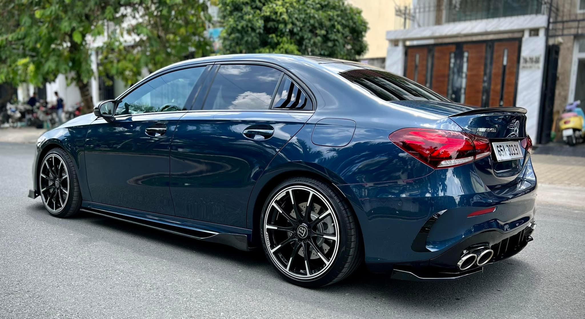 Xe thể thao hàng hiếm Mercedes-AMG A35 rao giá hơn 2,3 tỉ đồng tại Việt Nam