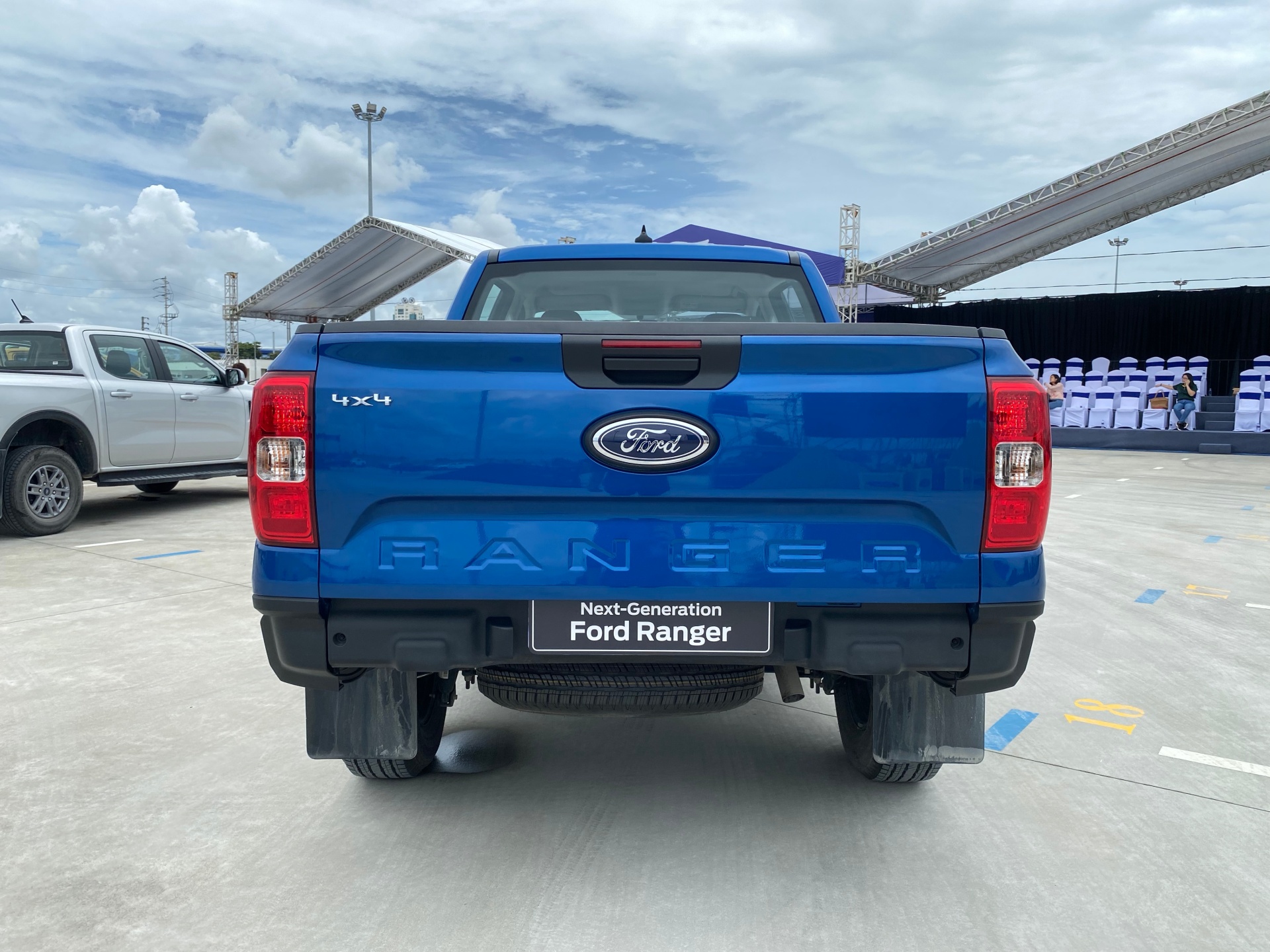 Ford Ranger XL 2023 bản giá rẻ nhất tại Việt Nam trang bị gì?