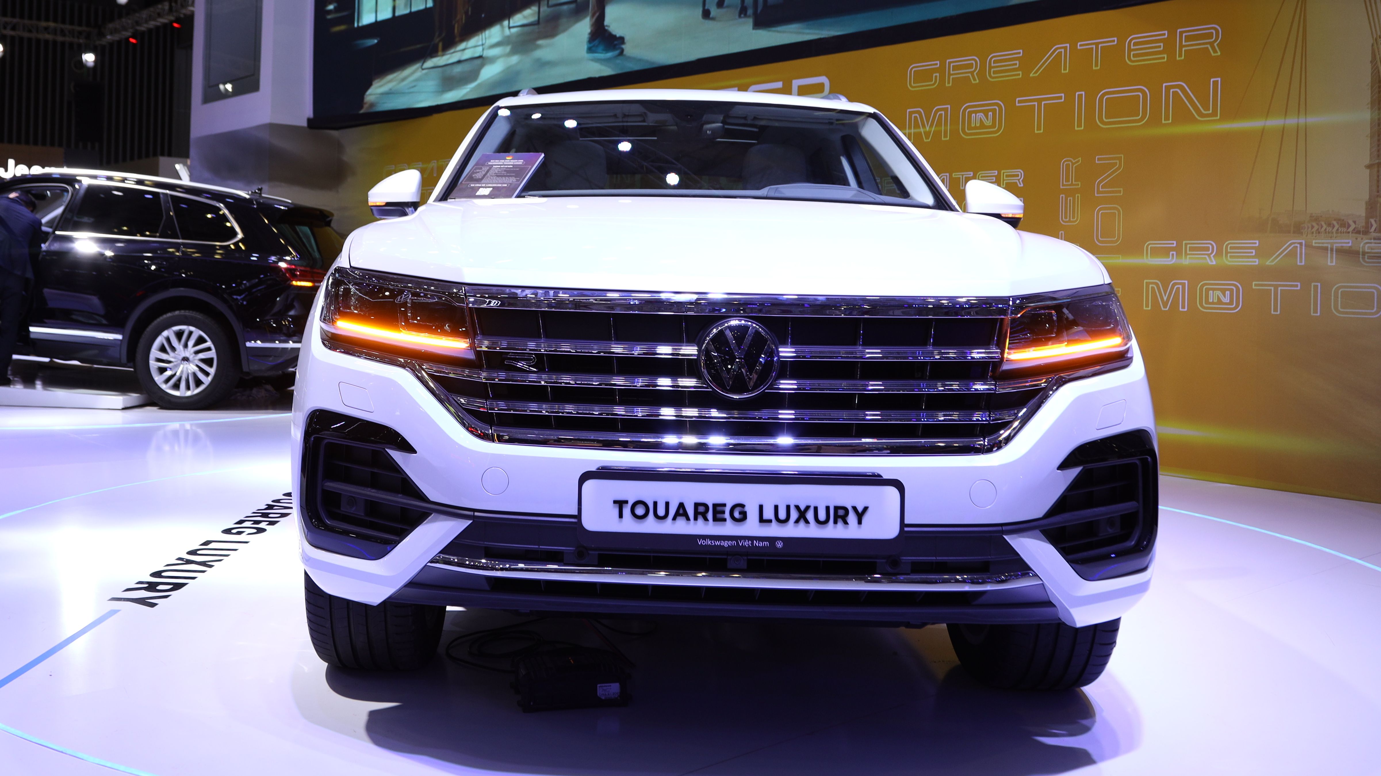 Volkswagen Touareg 2023 giá từ 3 tỉ đồng tại Việt Nam, 'tuyên chiến' Lexus RX