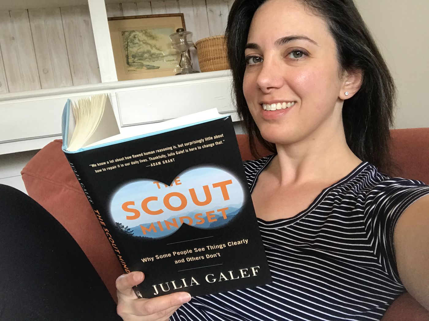 ‘Tư duy truy tìm sự thật’ của diễn giả Julia Galef ‘vạch lá tìm sâu’