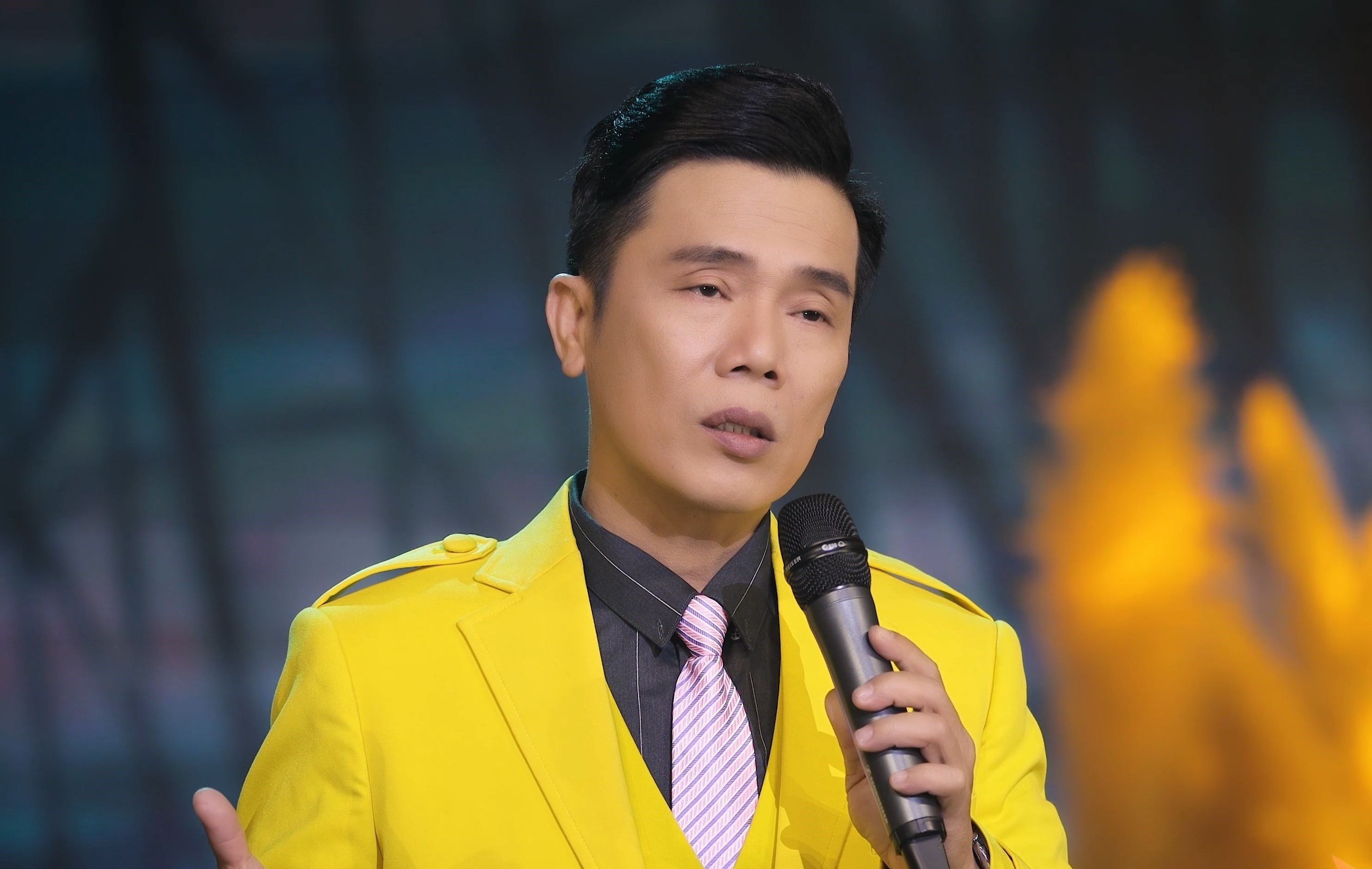 Ca sĩ Lê Minh Trung với món quà Xuân của những người con xa dành tặng Mẹ