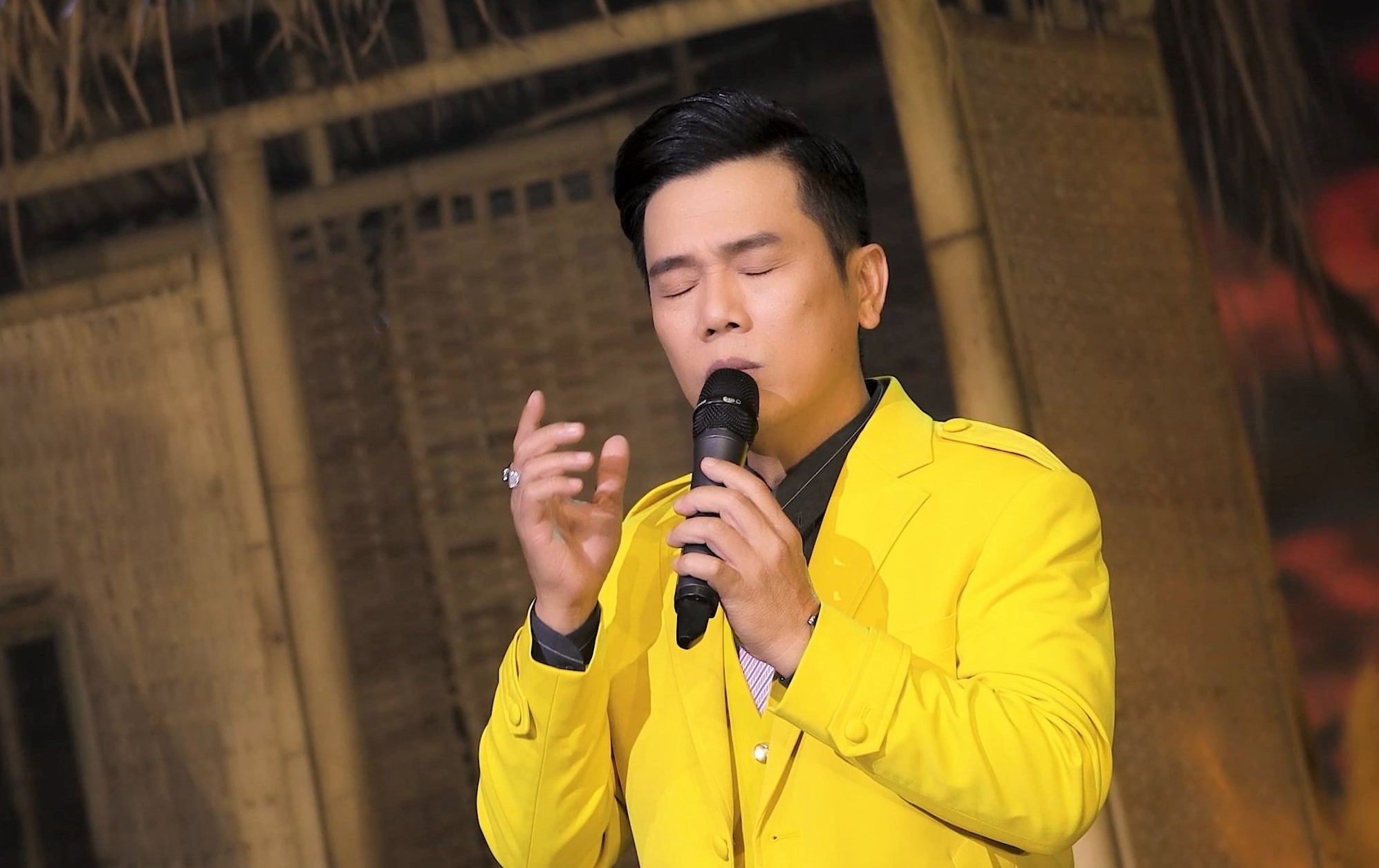 Ca sĩ Lê Minh Trung với món quà Xuân của những người con xa dành tặng Mẹ