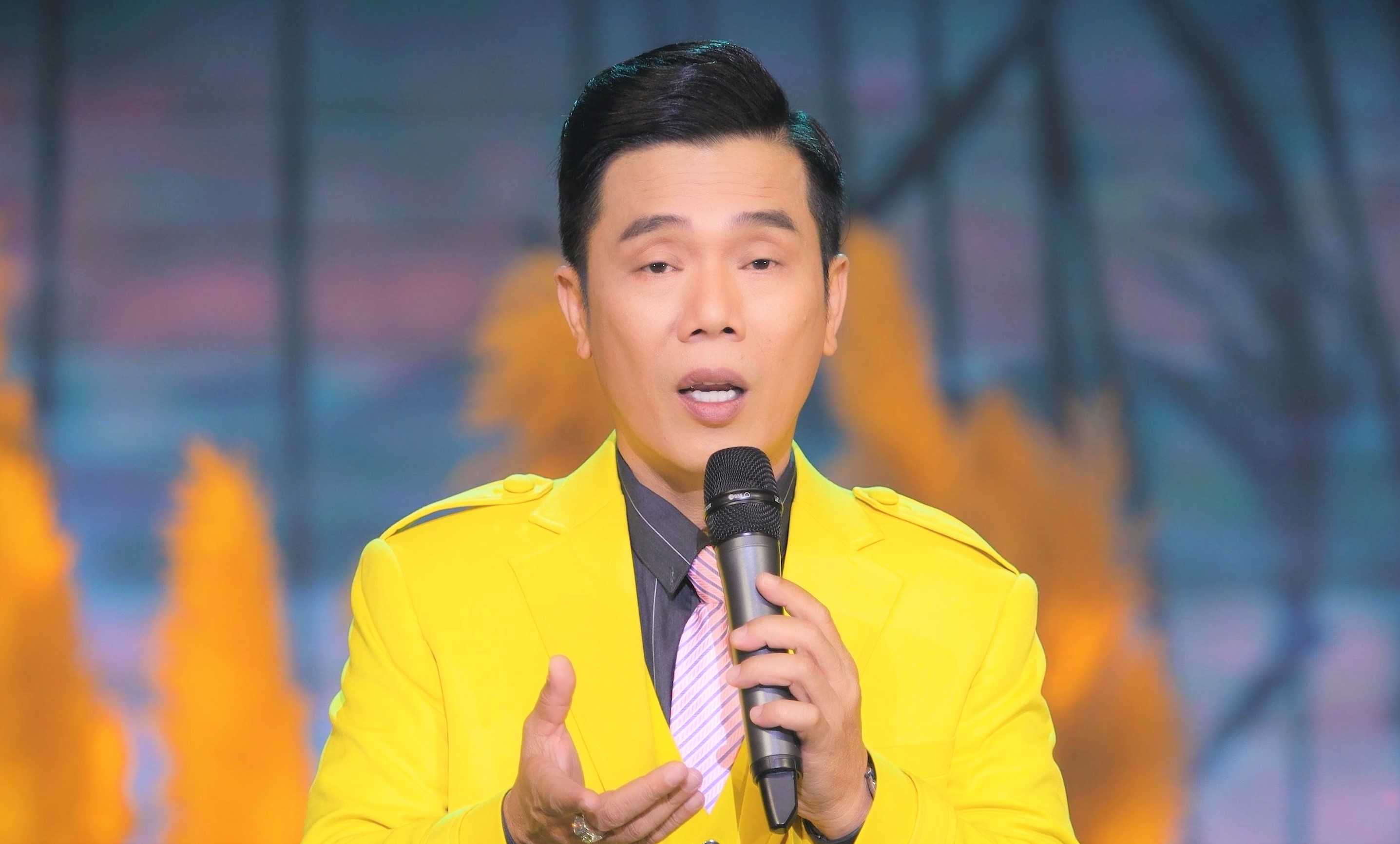 Ca sĩ Lê Minh Trung với món quà Xuân của những người con xa dành tặng Mẹ