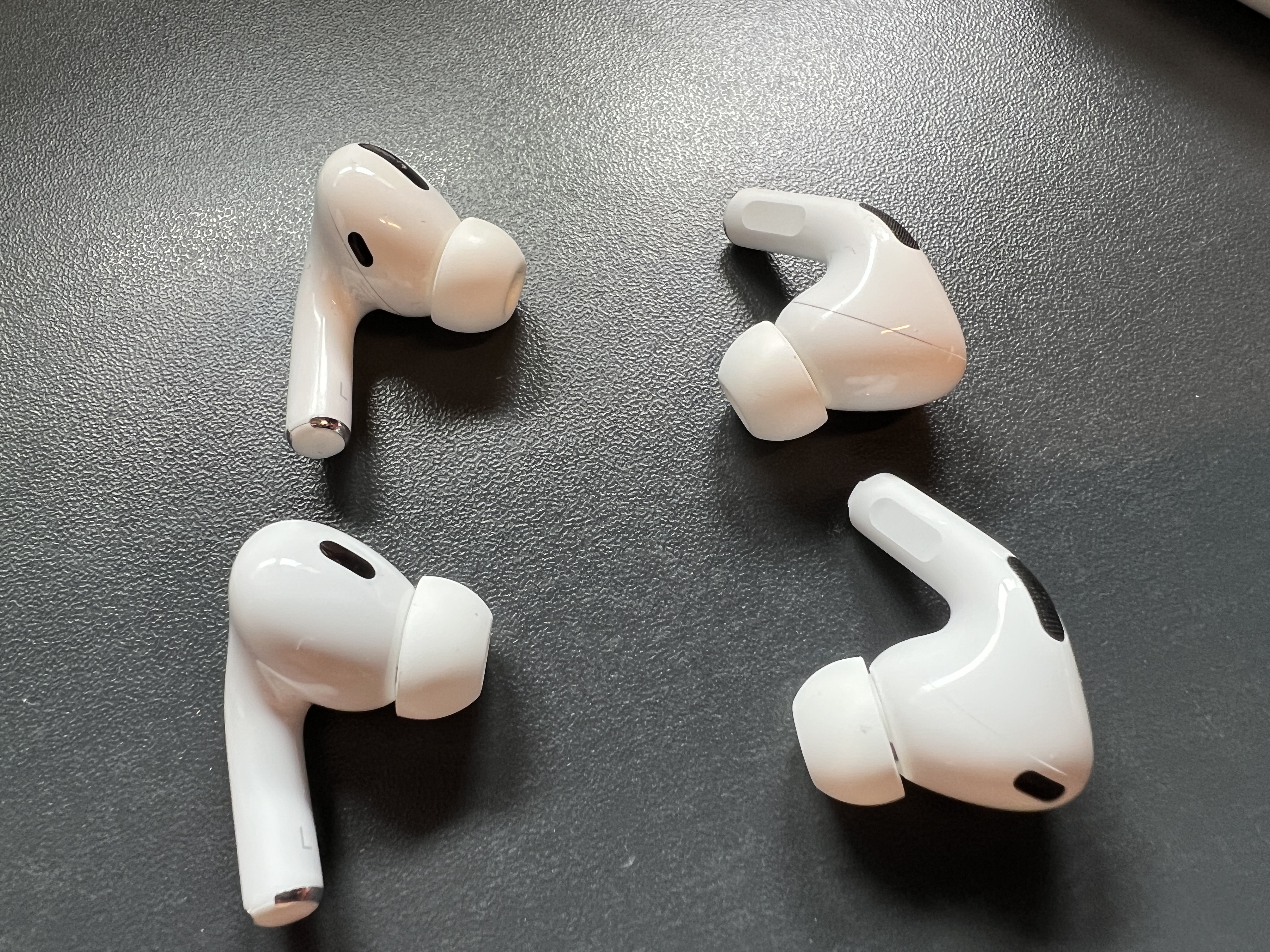 Mở hộp AirPods Pro 2: Liệu có đáng để 'xuống tiền'?