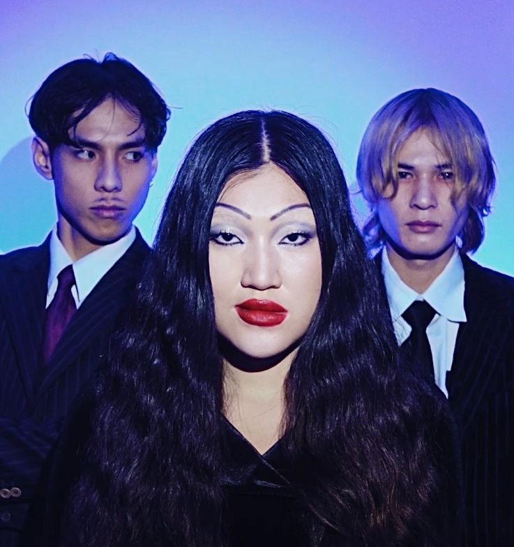 'Chị Tư Wednesday' là ai mà 'thao túng' bạn trẻ