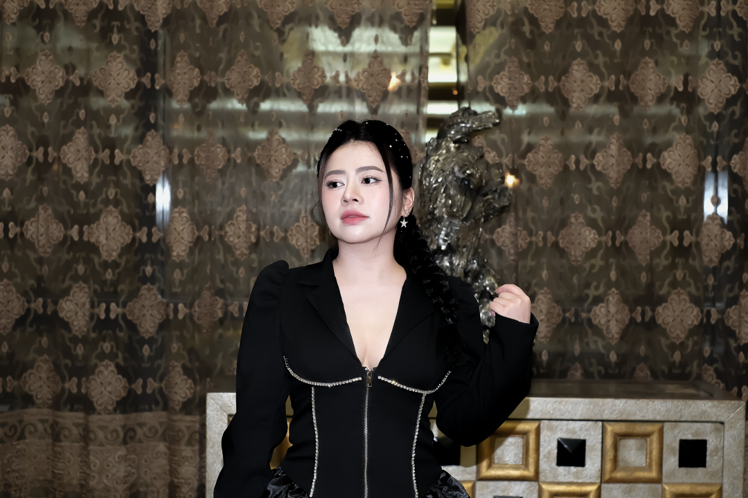 Cô gái hát 'Quả phụ tướng' gây sốt trên TikTok là ai?