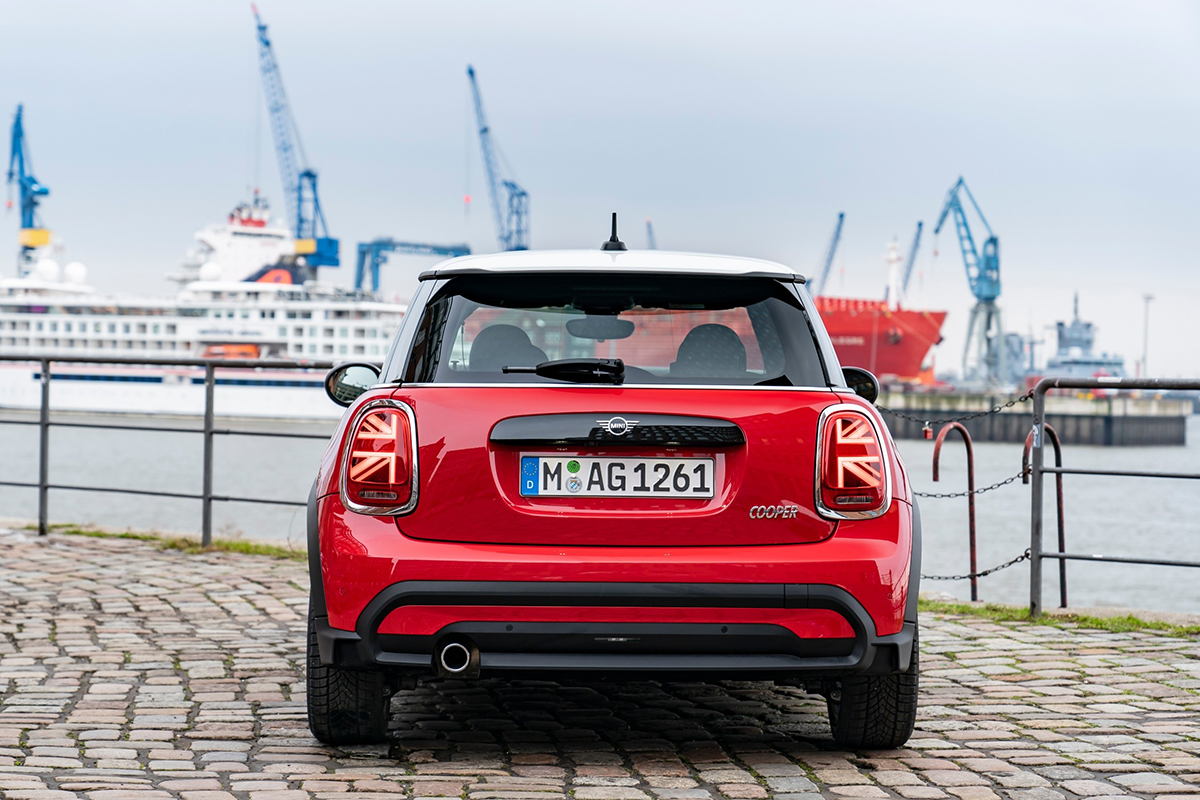 Dạo phố chuẩn phong cách Anh quốc cùng MINI 3-Cửa mới