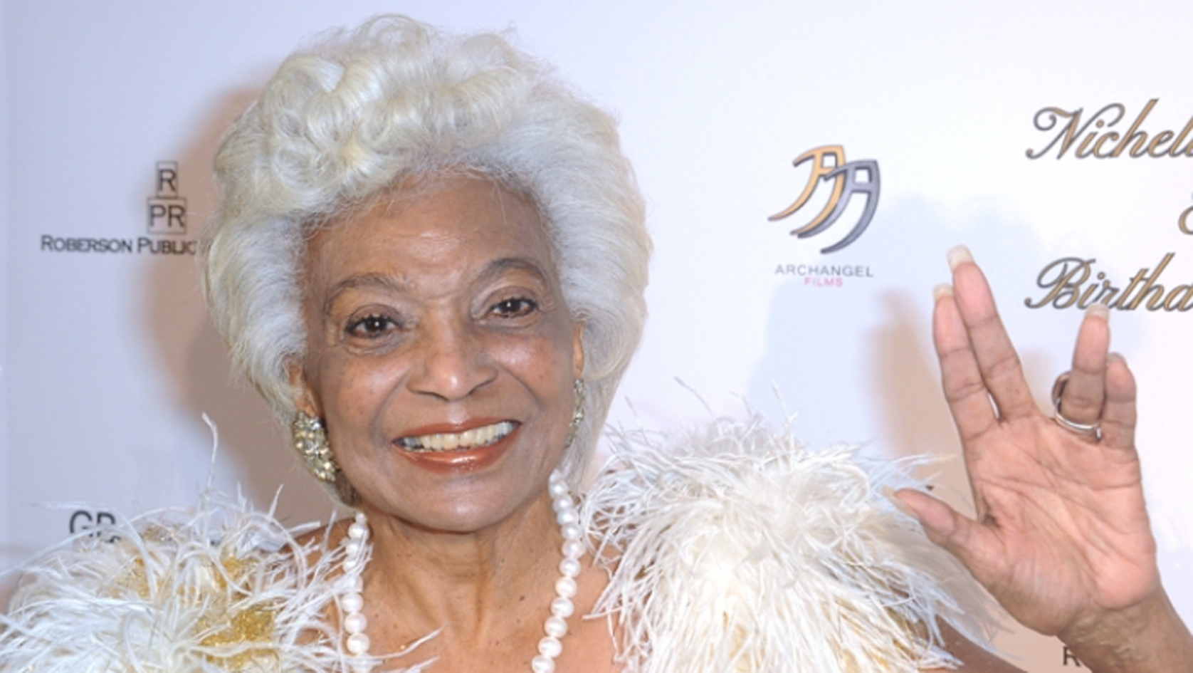 Nữ diễn viên Nichelle Nichols đóng 'Star Trek' qua đời