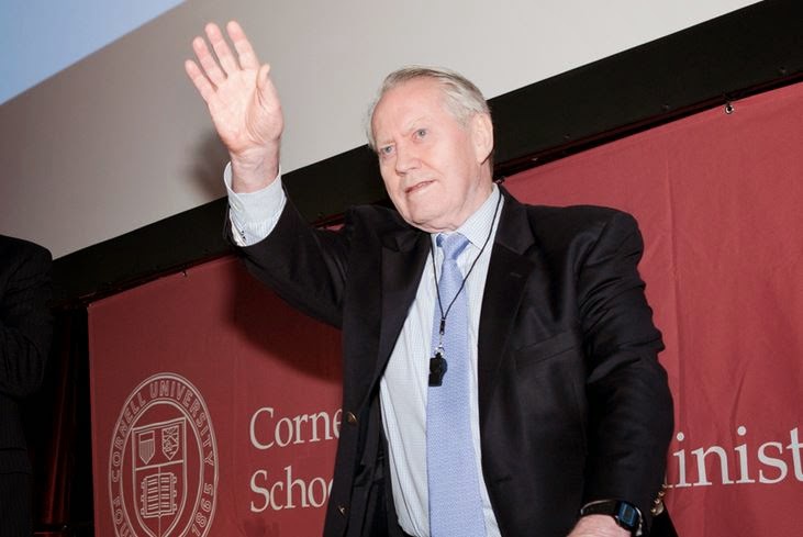 Tỉ phú Chuck Feeney: ‘Tấm vải liệm không có túi’
