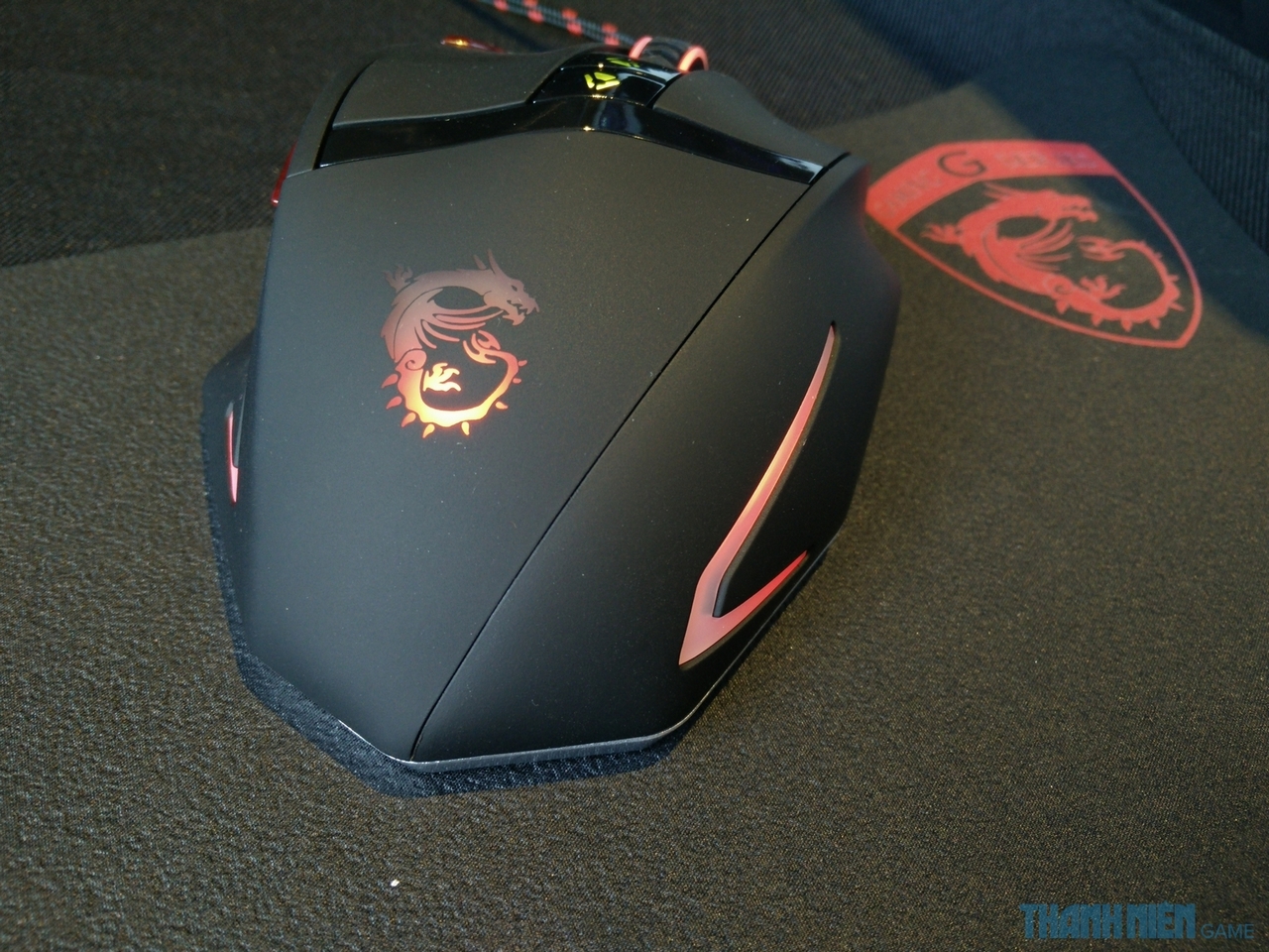 AMD giới thiệu con bài chiến lược Fury X cùng R9 và R7 300 series