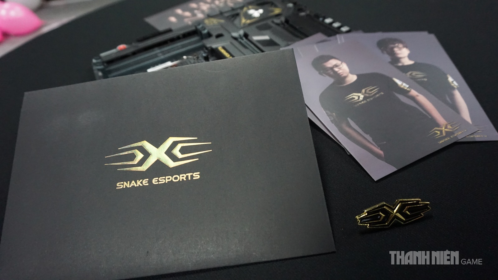 Cận cảnh chiếc Mainboard 'độc nhất vô nhị' có chữ ký của SofM