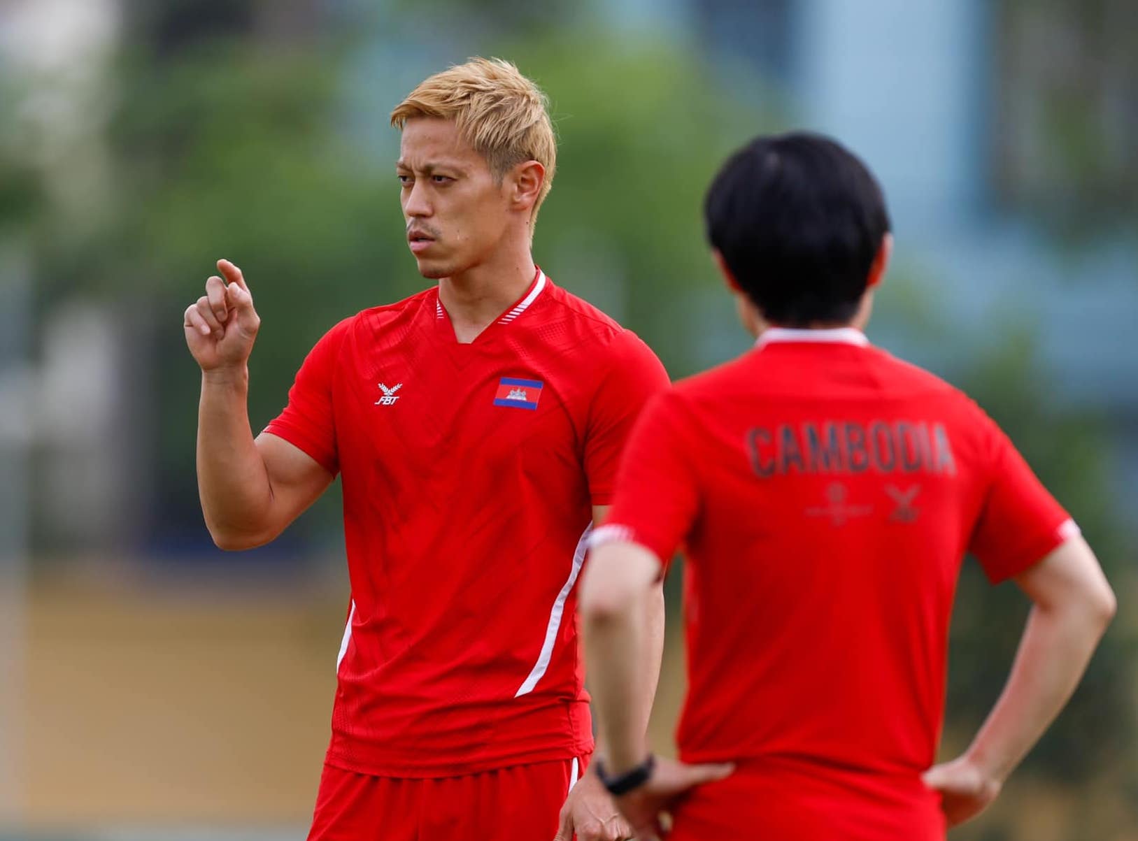Danh thủ HLV Keisuke Honda phô diễn kỹ thuật mời chào CLB ở V-League?