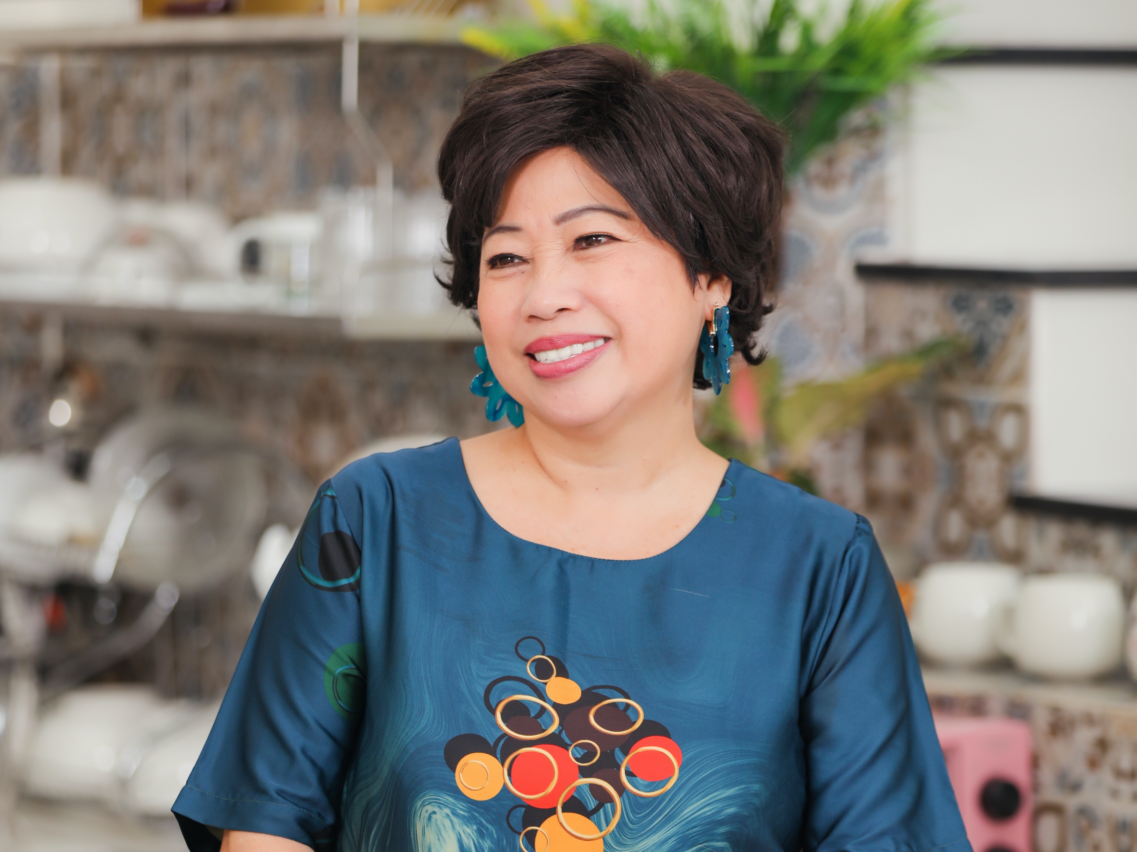 Nghệ sĩ Phi Phụng: '50 tuổi tôi vẫn còn ngủ dưới đất'