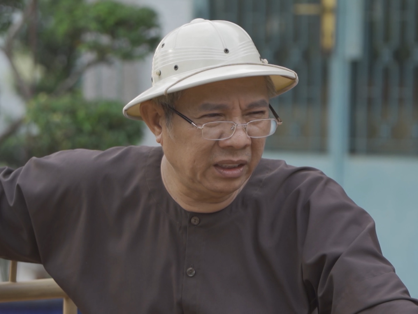 Trung Dân lên án thói nhiều chuyện, soi mói láng giềng