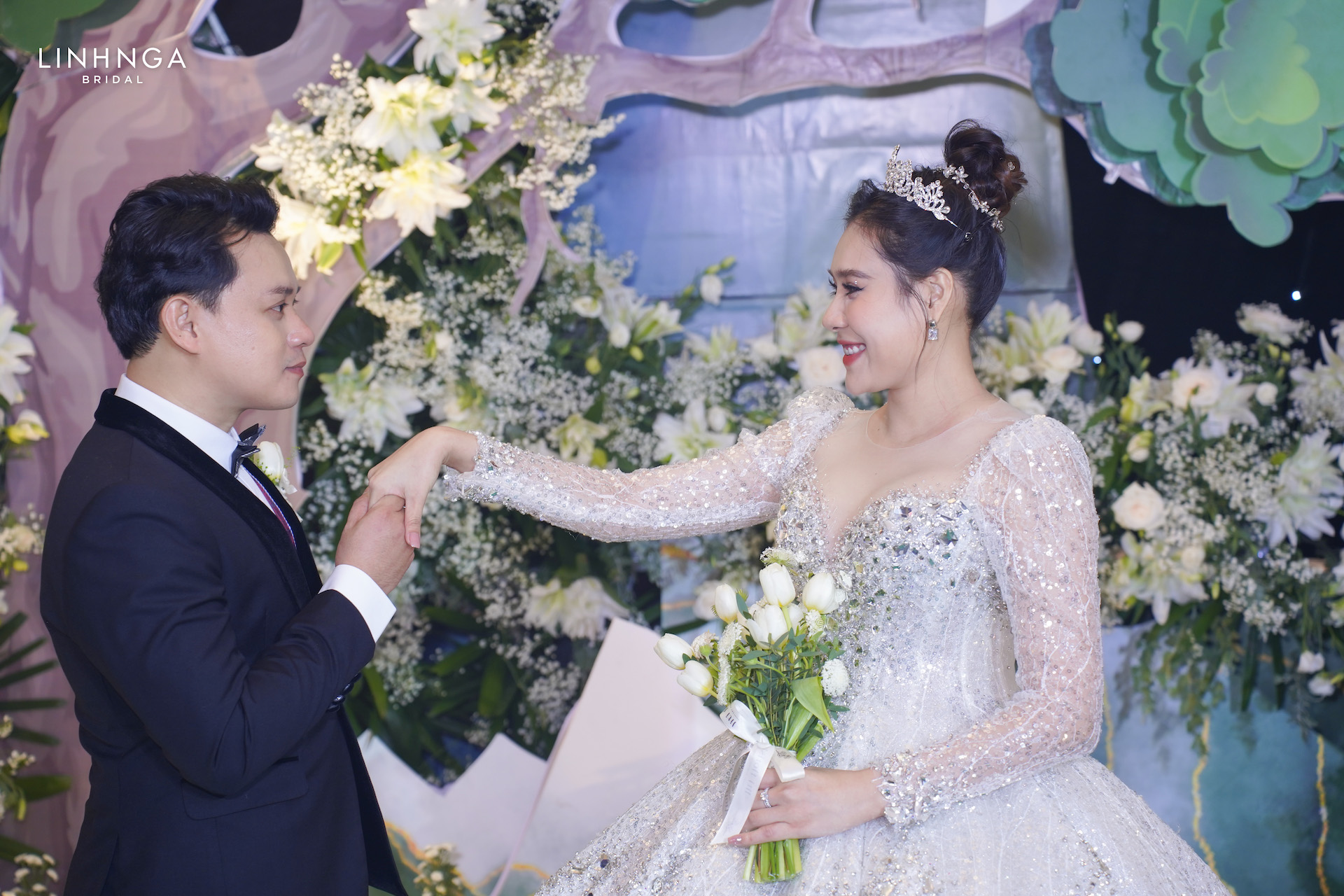 Diễn Viên Hồ Bích Trâm Lên Xe Hoa