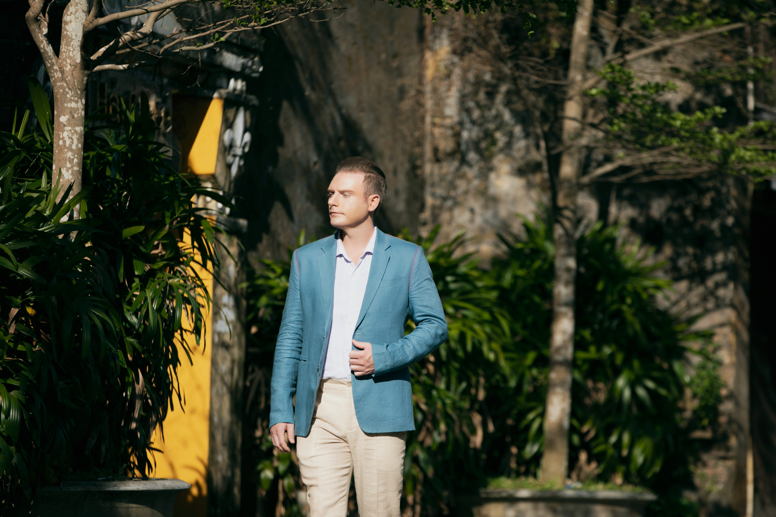 Kyo York quay MV tại nhà cổ gần trăm tỉ của ca sĩ Ánh Tuyết