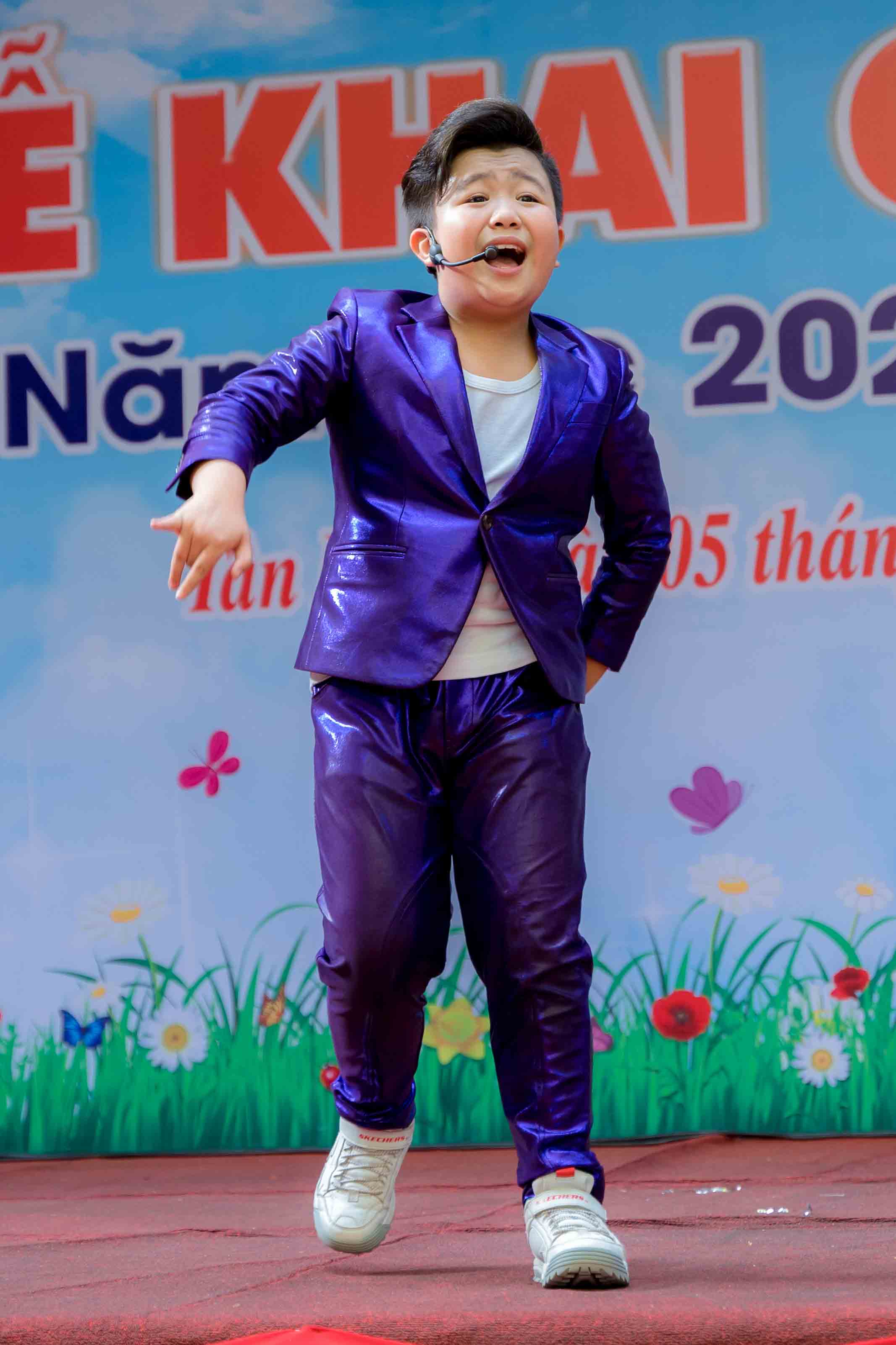 Quán quân 'Người hùng tí hon' Tin Tin phổng phao khi vào cấp 2