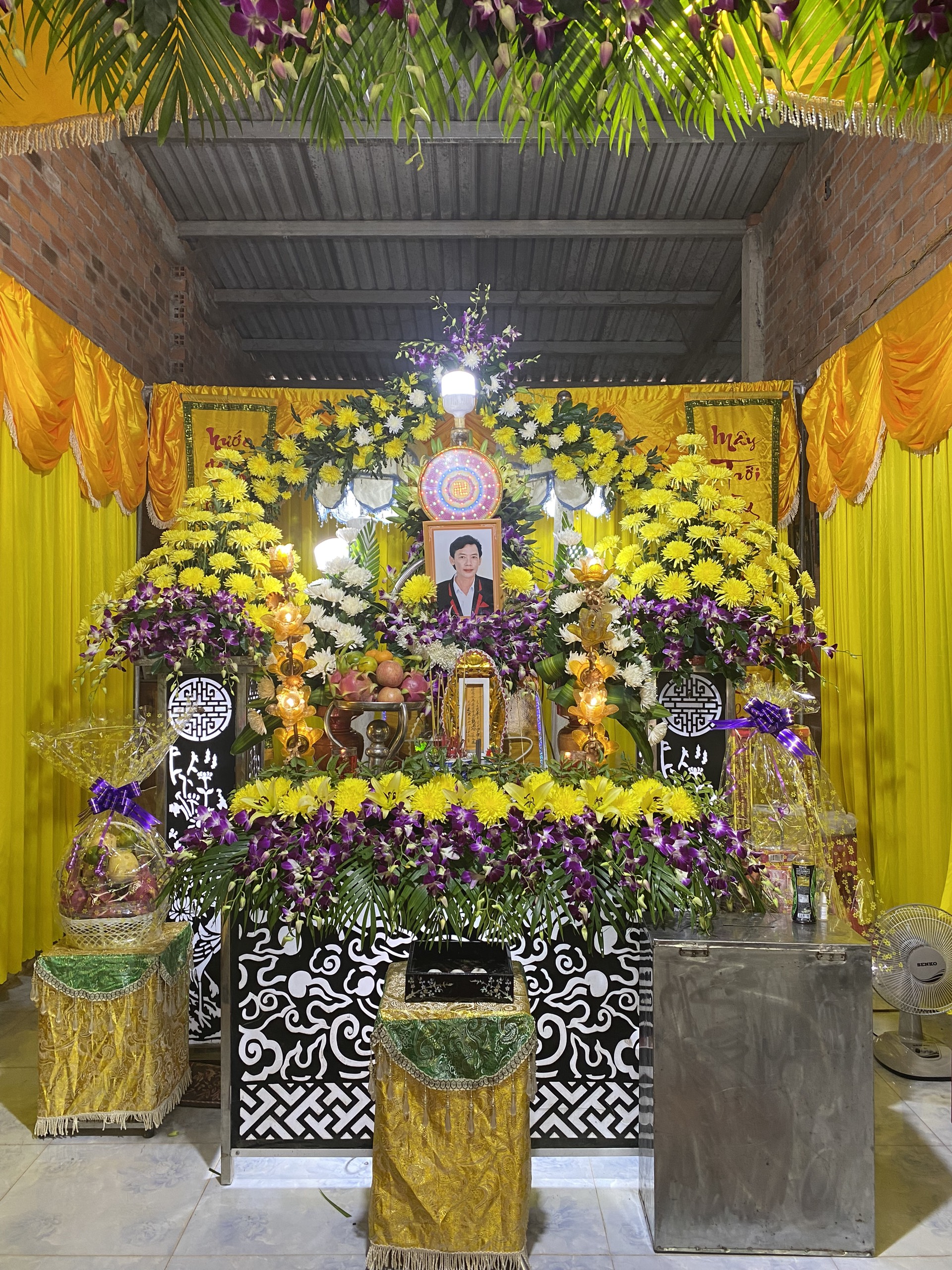 Đám tang trong ngôi nhà đơn sơ của quán quân 'Tài tử miệt vườn'