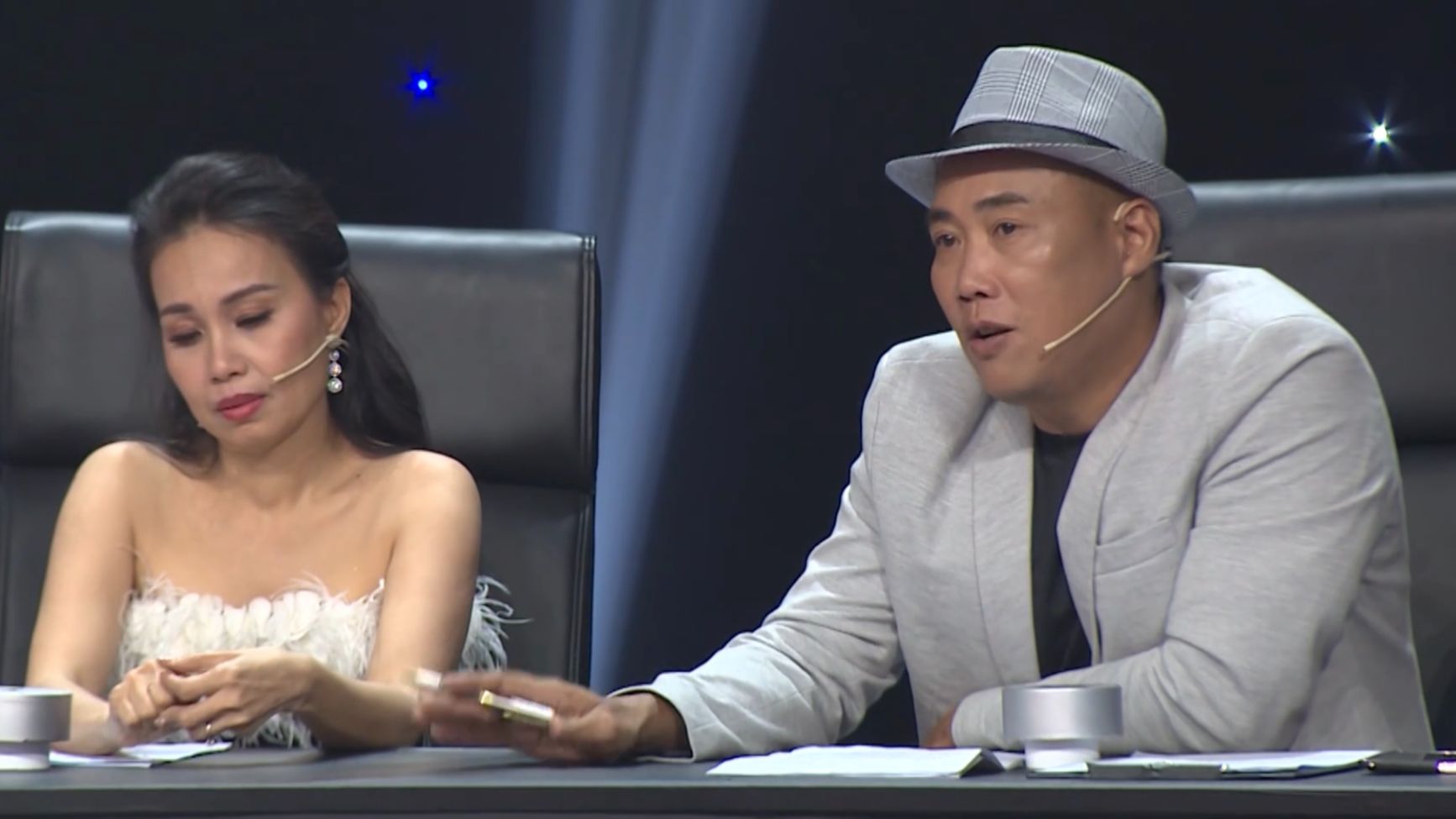 Minh Vy 'cạo đầu' mong Cẩm Ly hết bệnh