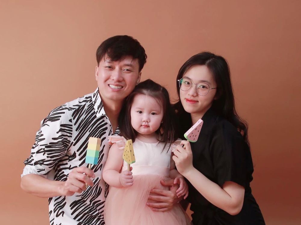 Vợ trẻ tiết lộ cuộc sống hôn nhân bên Quách Ngọc Tuyên