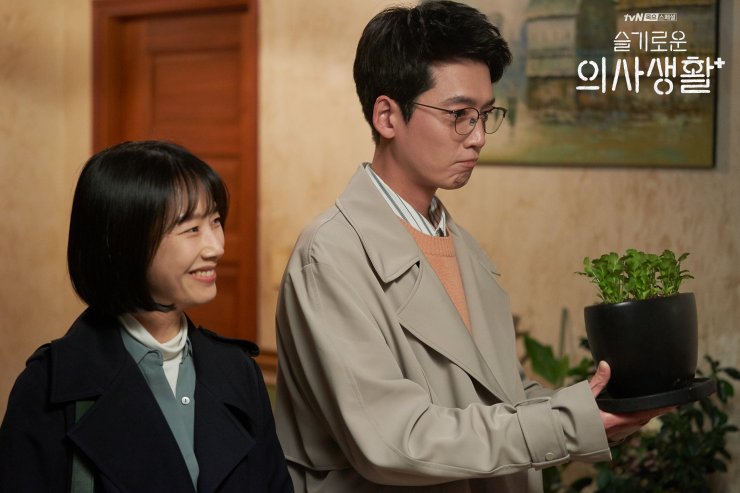 Những cặp đôi được yêu mến trong 'Hospital Playlist'